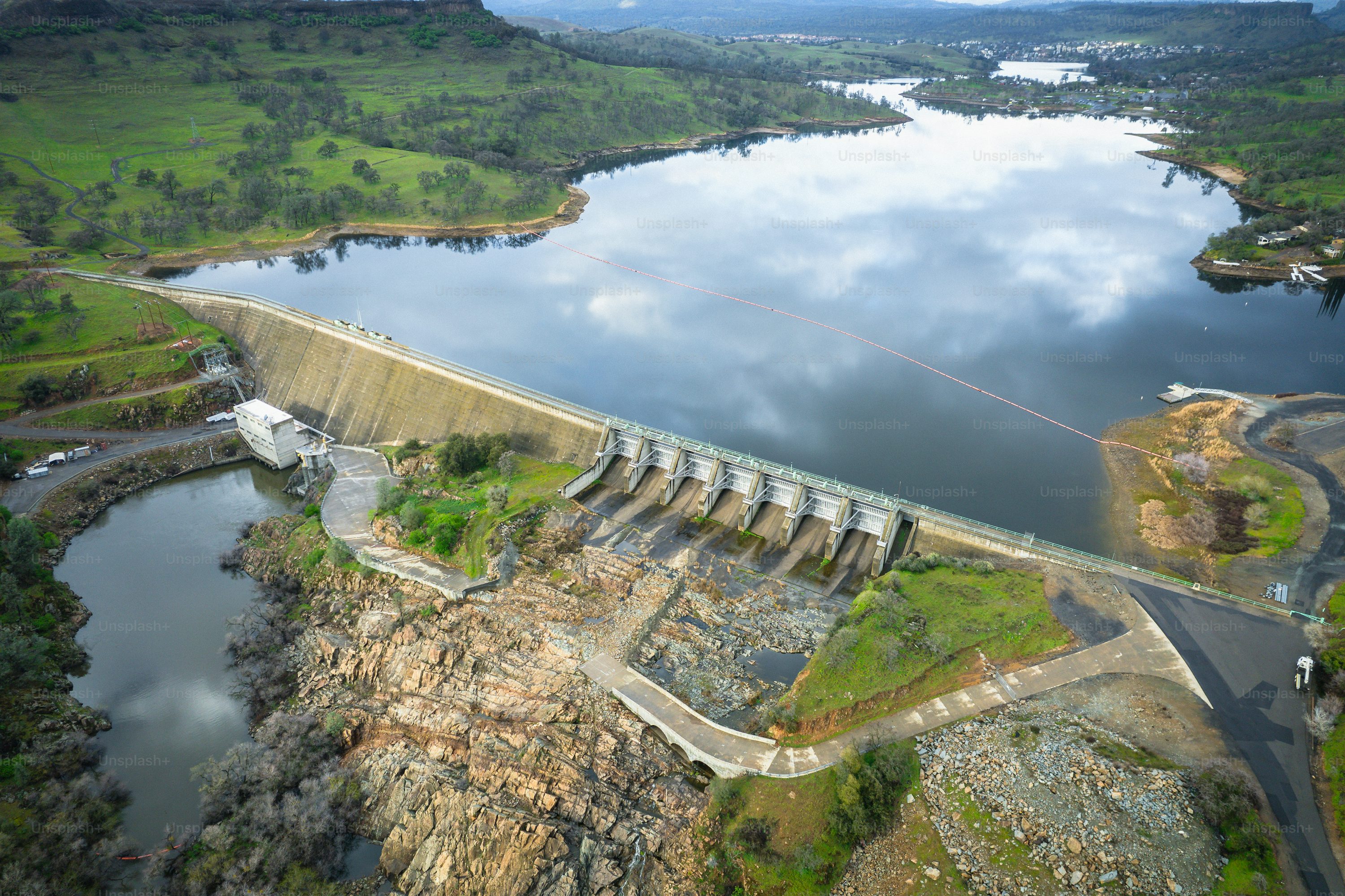 Une vue aérienne d’un barrage et d’un plan d’eau photo – Image de Lac ... Une vue aérienne d’un barrage et d’un plan d’eau photo – Image de Lac ...