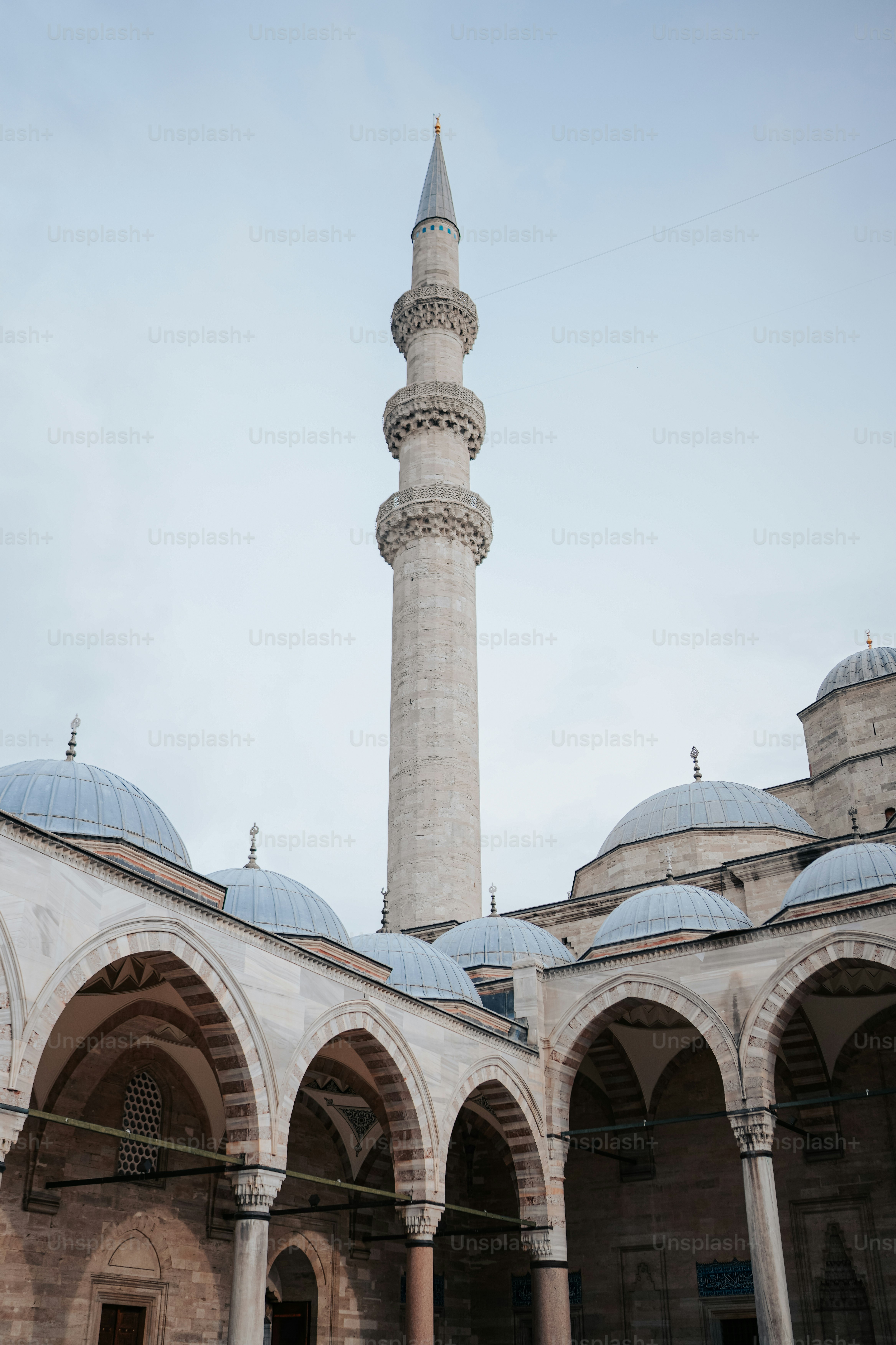 A tall white building with a blue dome photo – Mecca mosque Image on ...