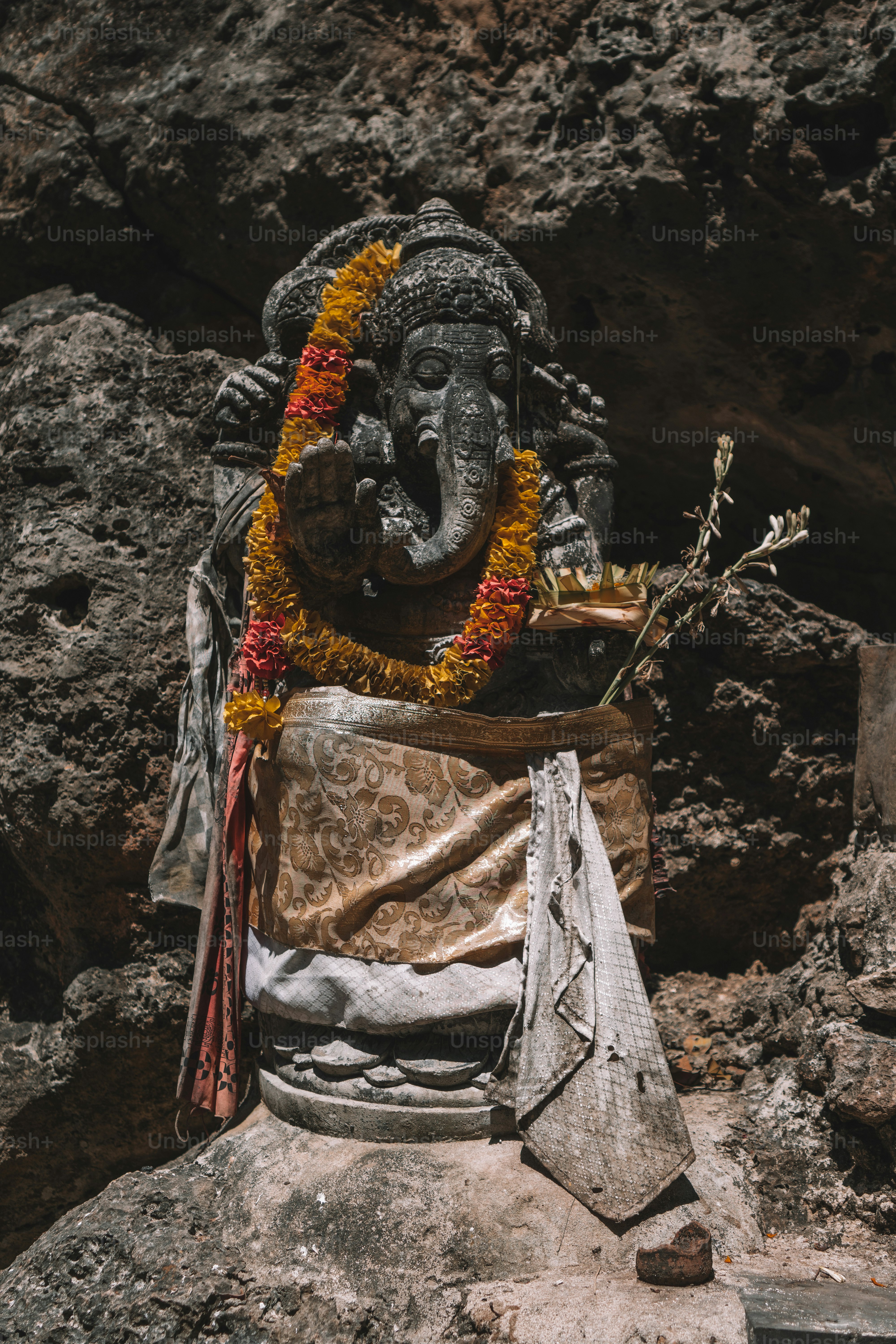 A statue of a person with a garland around his neck photo – Statue ...