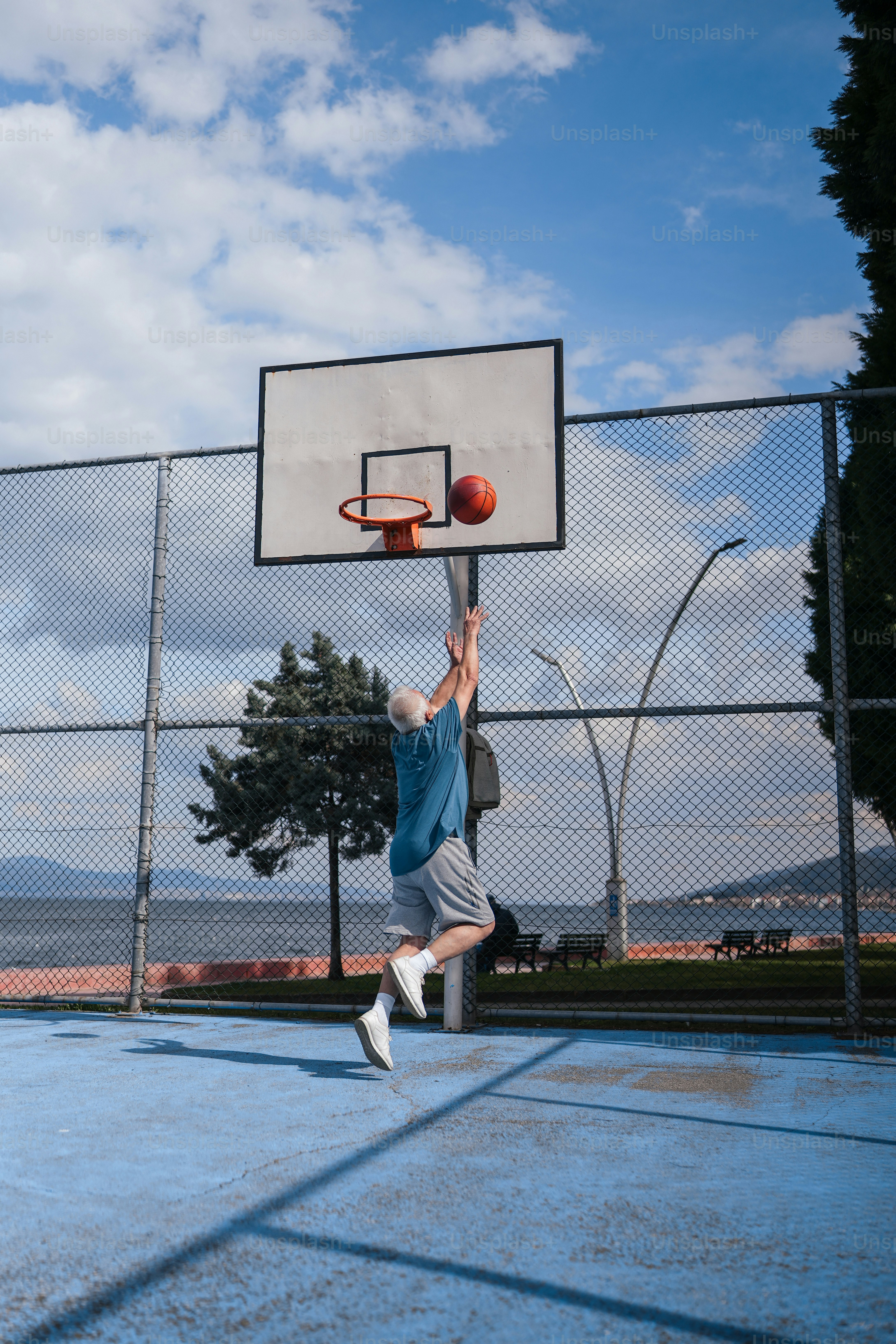 A man jumping up to dunk a basketball photo – Keeping fit Image on Unsplash