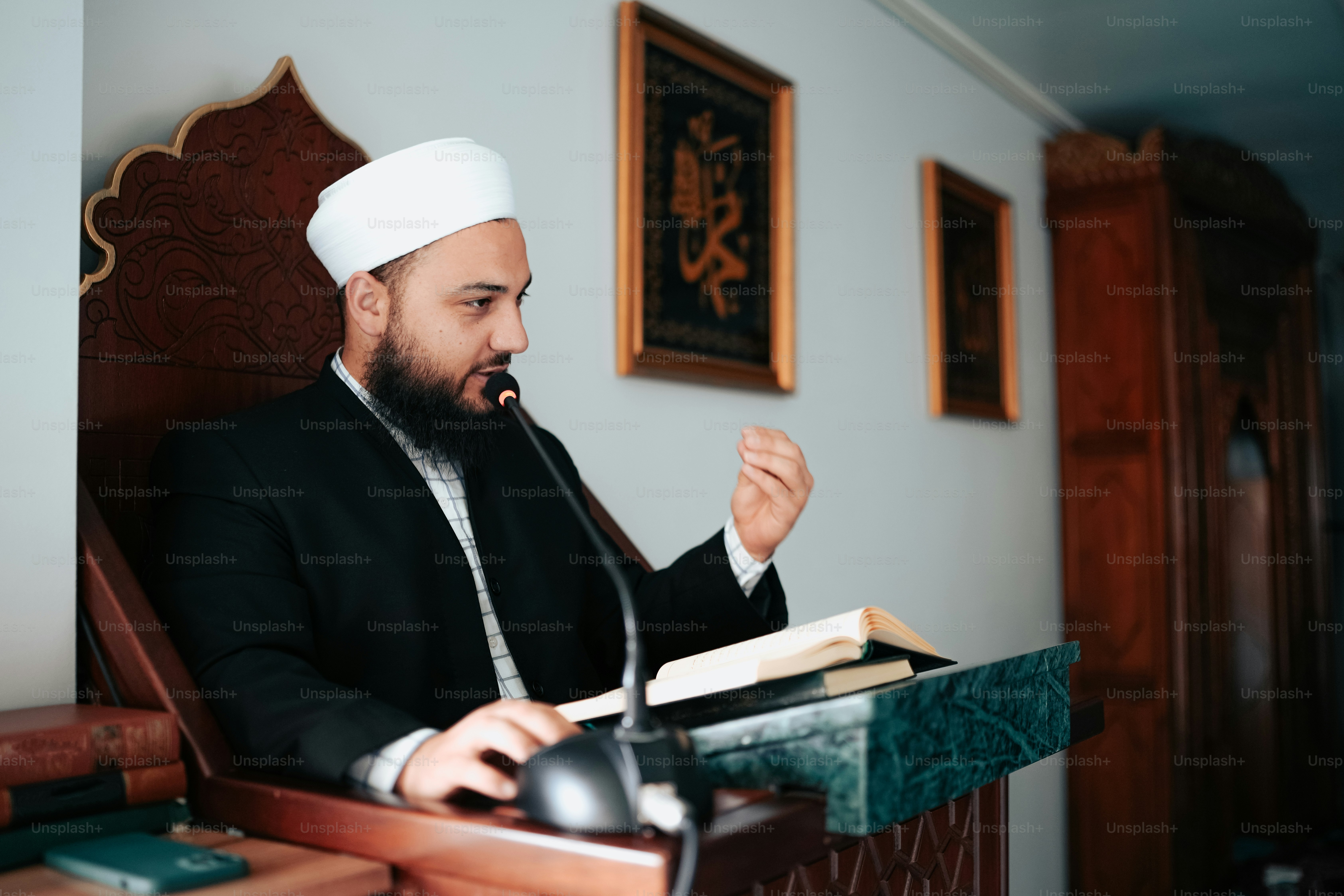 A man sitting at a desk with a computer mouse photo – Muslim Image on ...