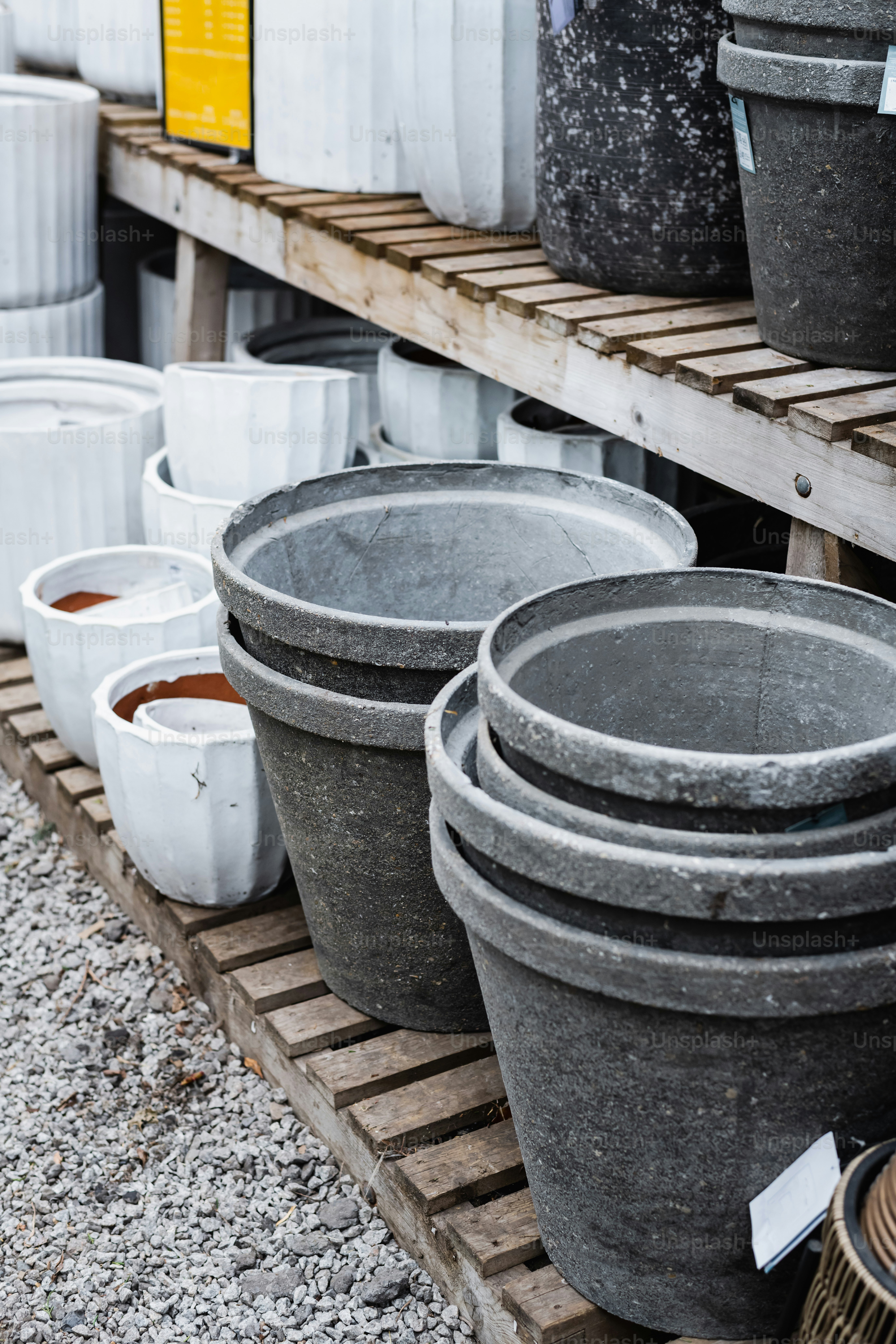 A bunch of pots that are on a shelf photo – Plant pots Image on Unsplash