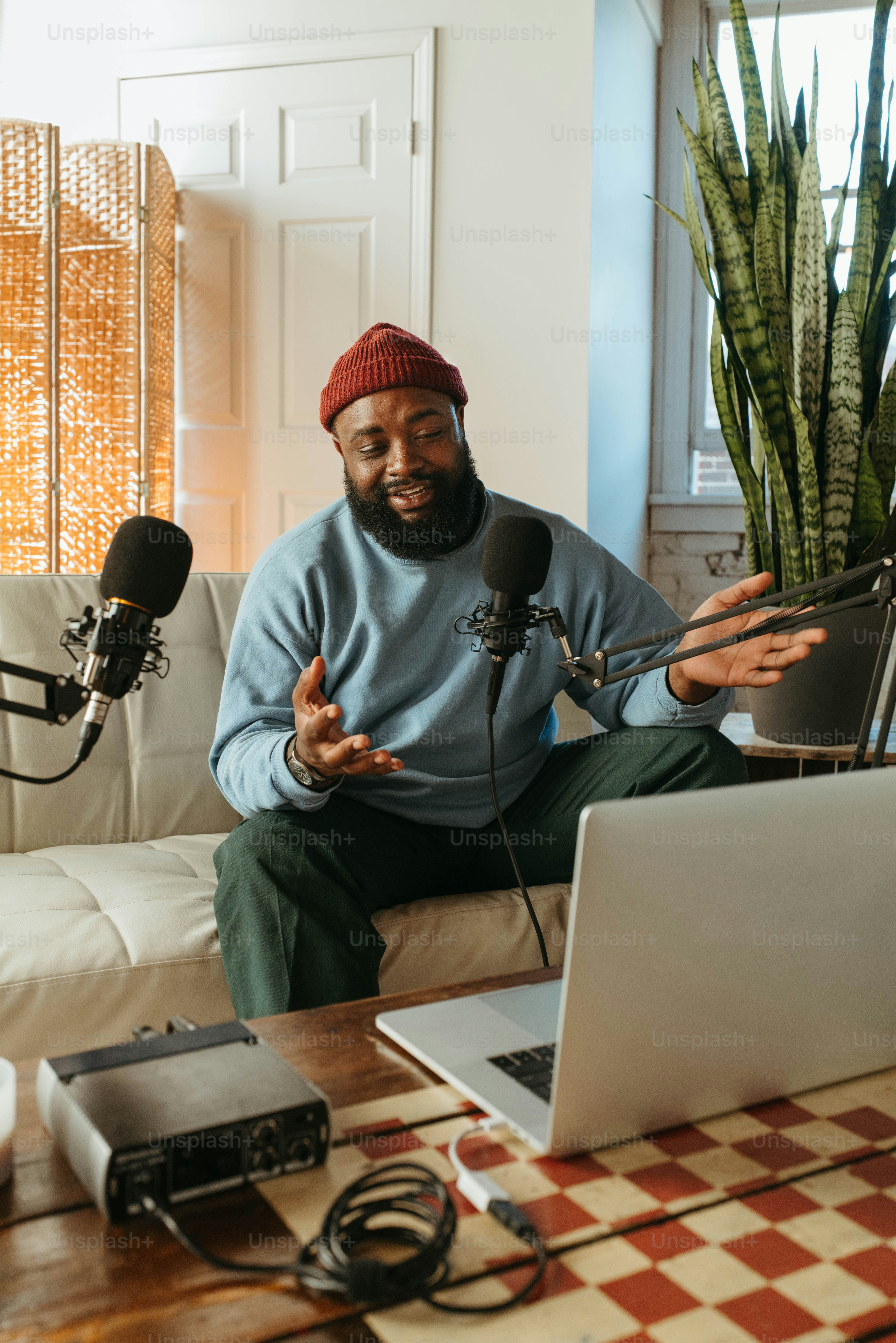 Podcaster Pictures | Download Free Images on Unsplash