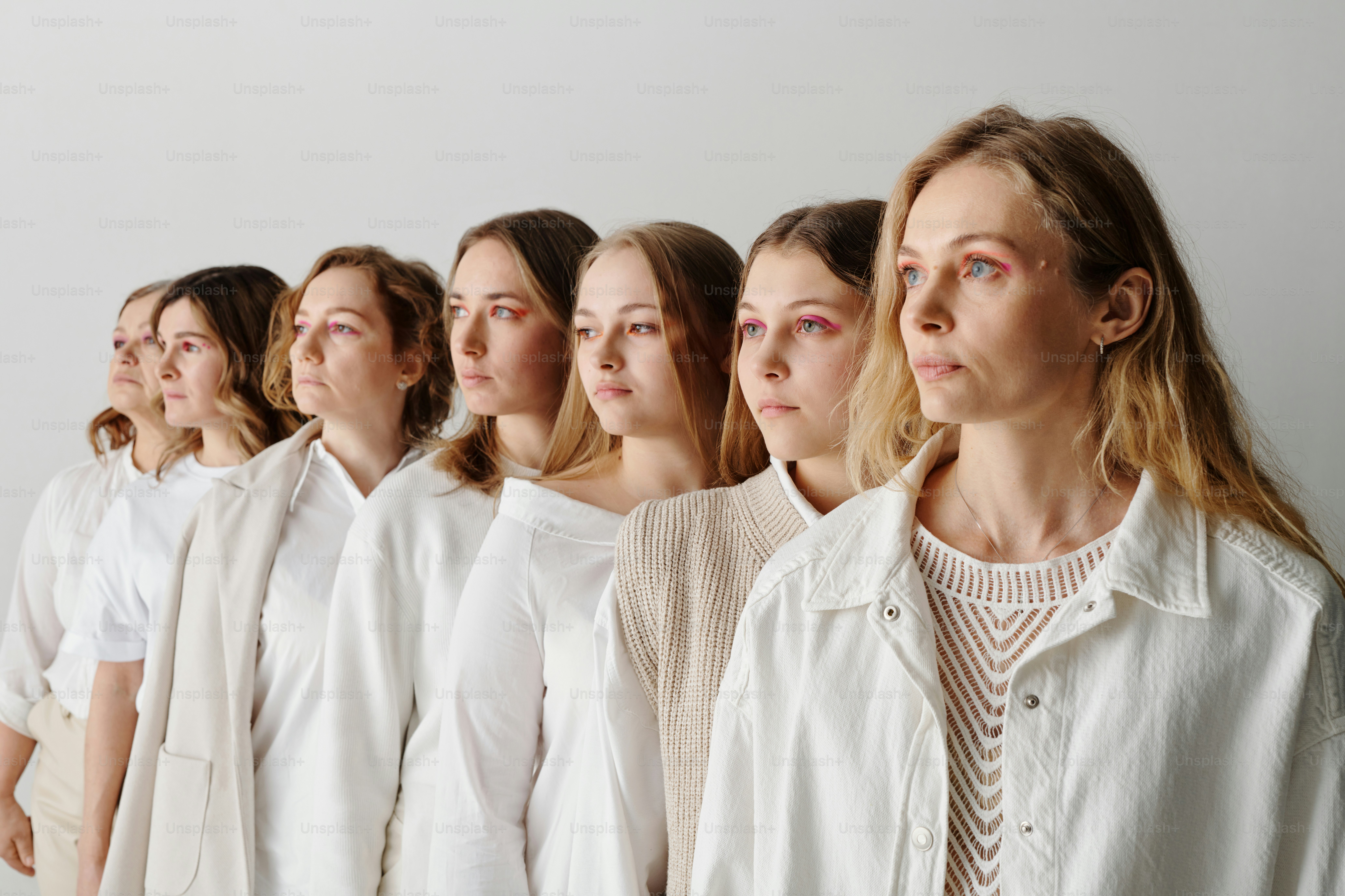 A group of women standing in a row photo – Sisterhood Image on Unsplash
