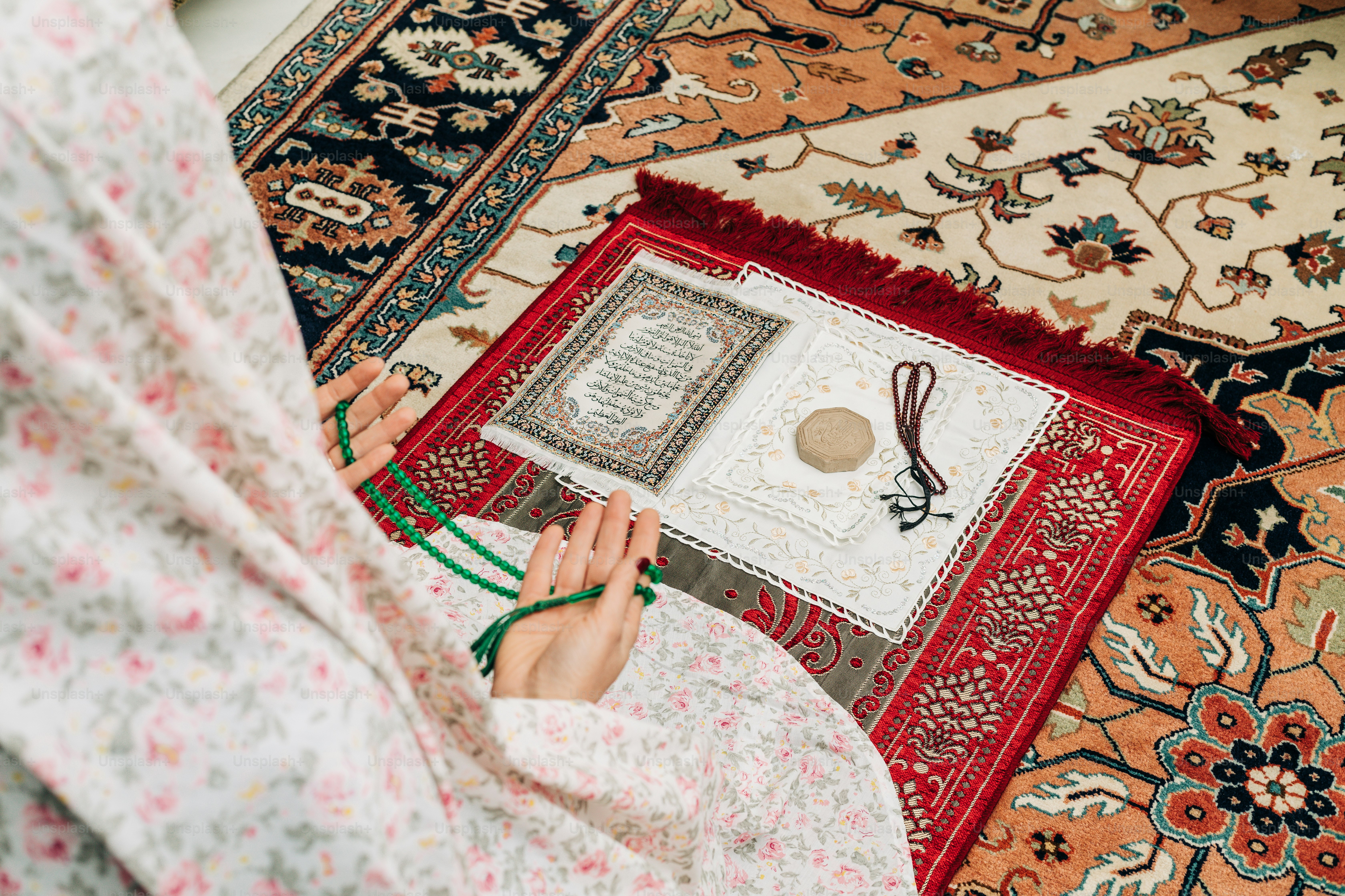 Prayer Rug Pictures | Download Free Images on Unsplash