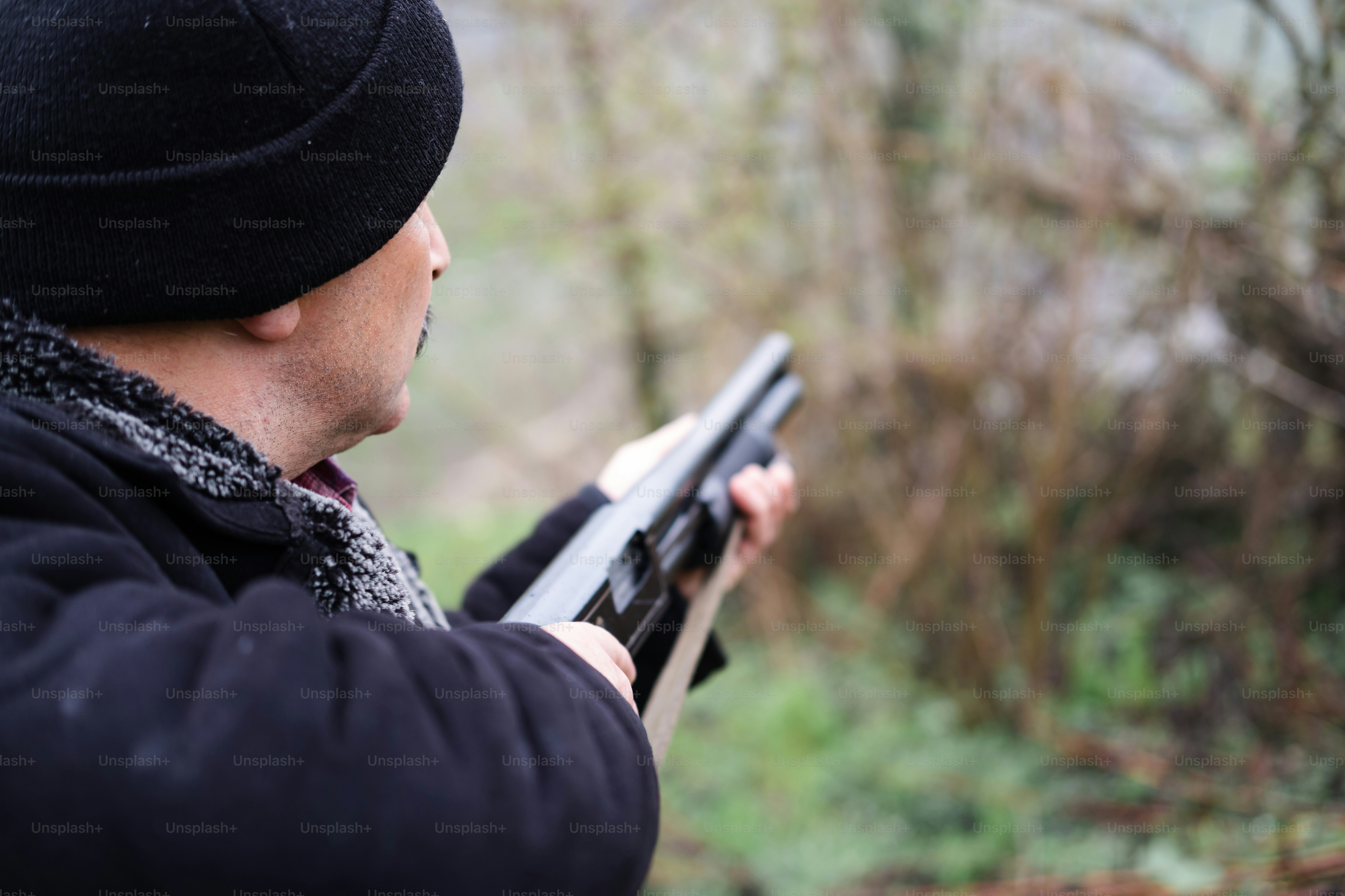 A man holding a gun in his right hand photo – Self defense Image on ...