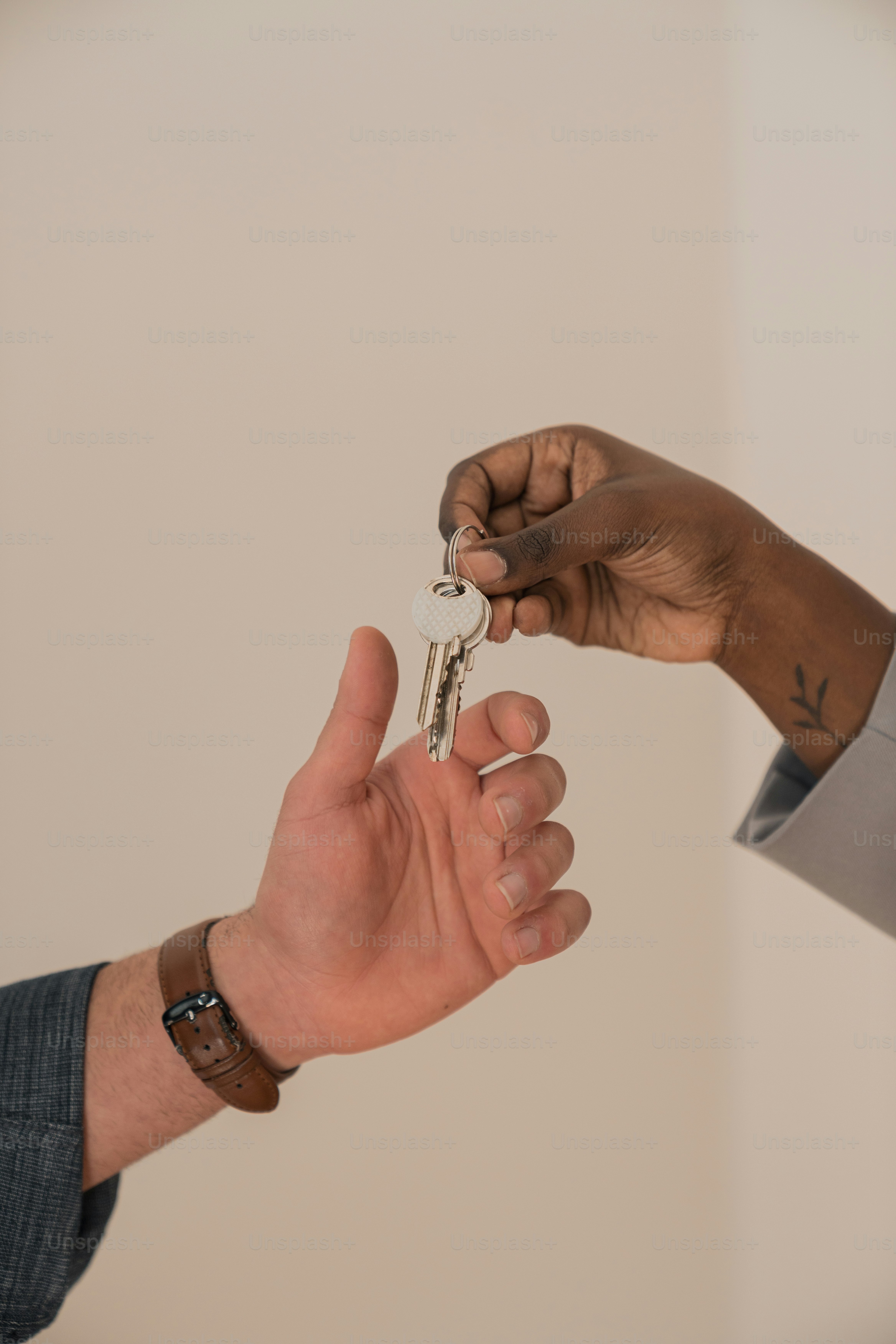 A person holding a key to another person's hand photo – Key to home ...
