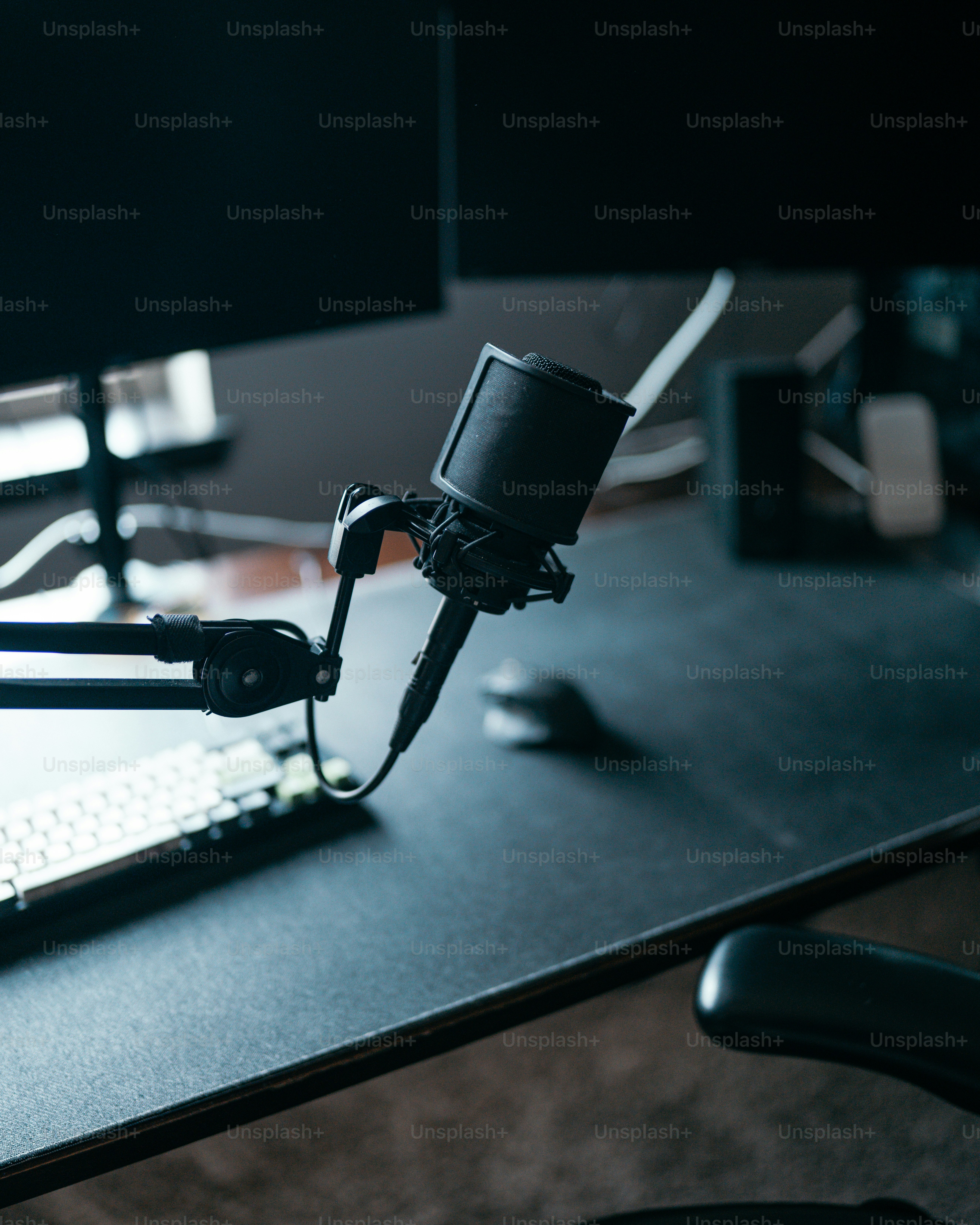 A microphone attached to a laptop computer on a desk photo – Microphone ...