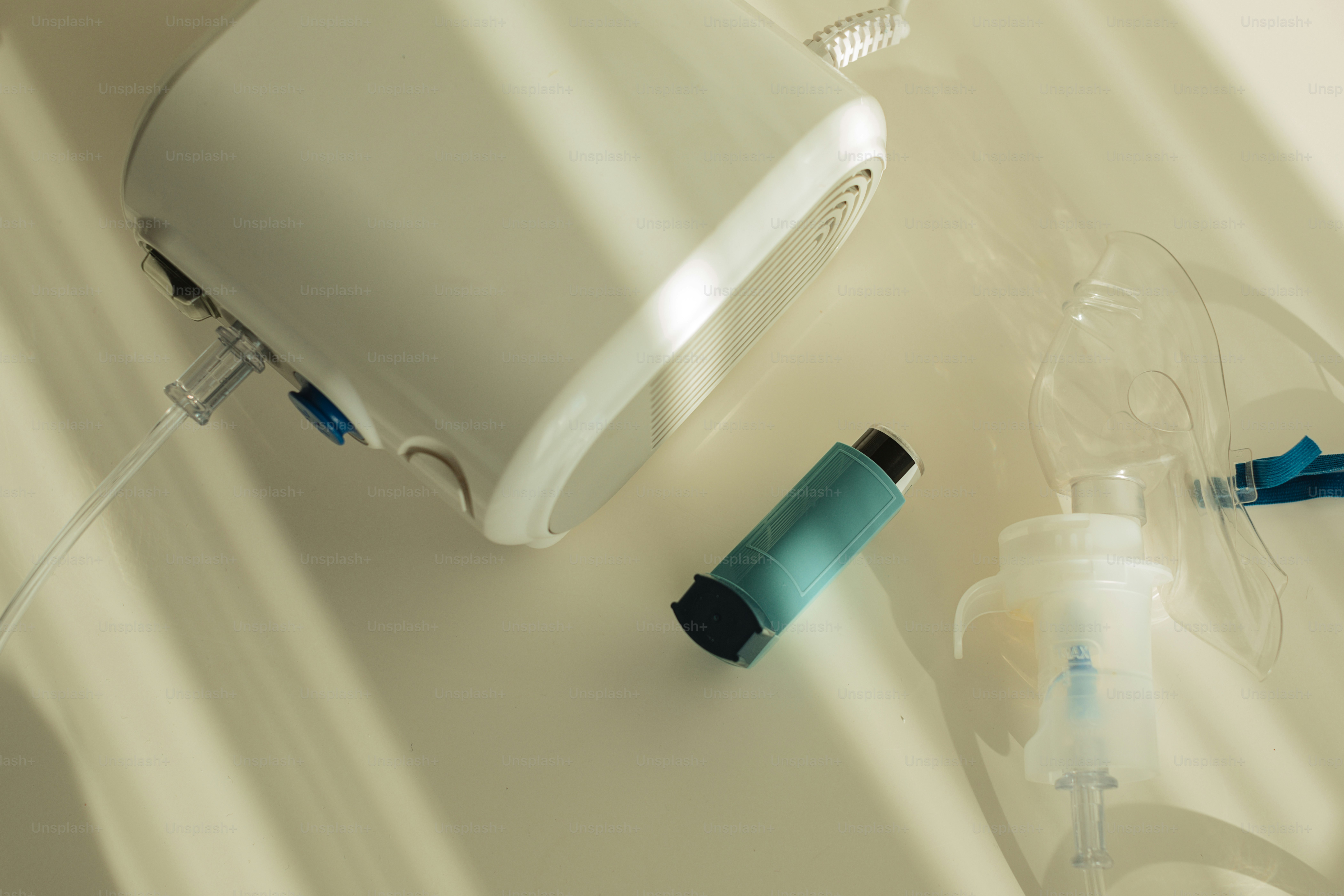 A bottle of water and a ventilator on a table photo – Steroid inhaler ...