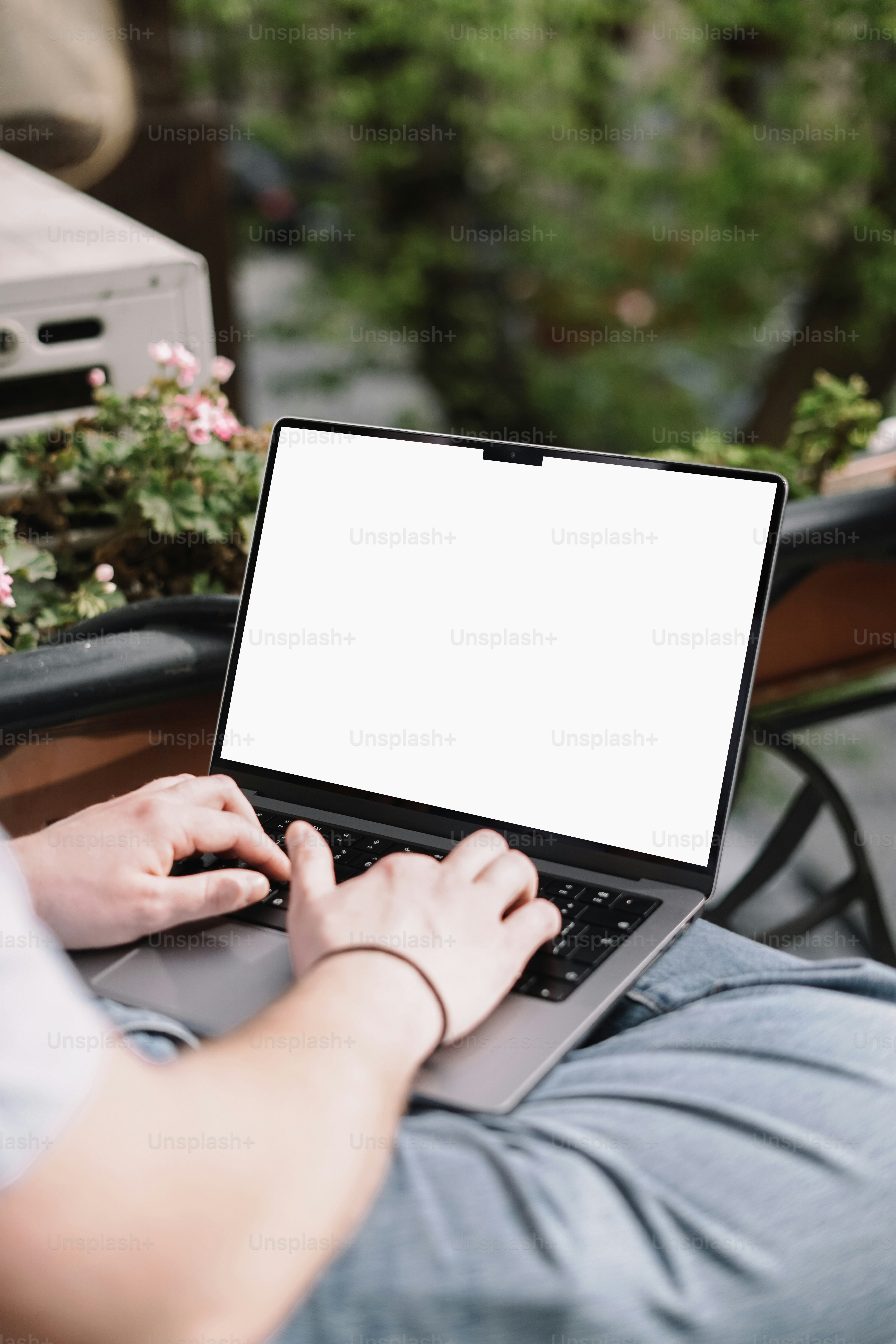 Laptop Outside Pictures | Download Free Images on Unsplash