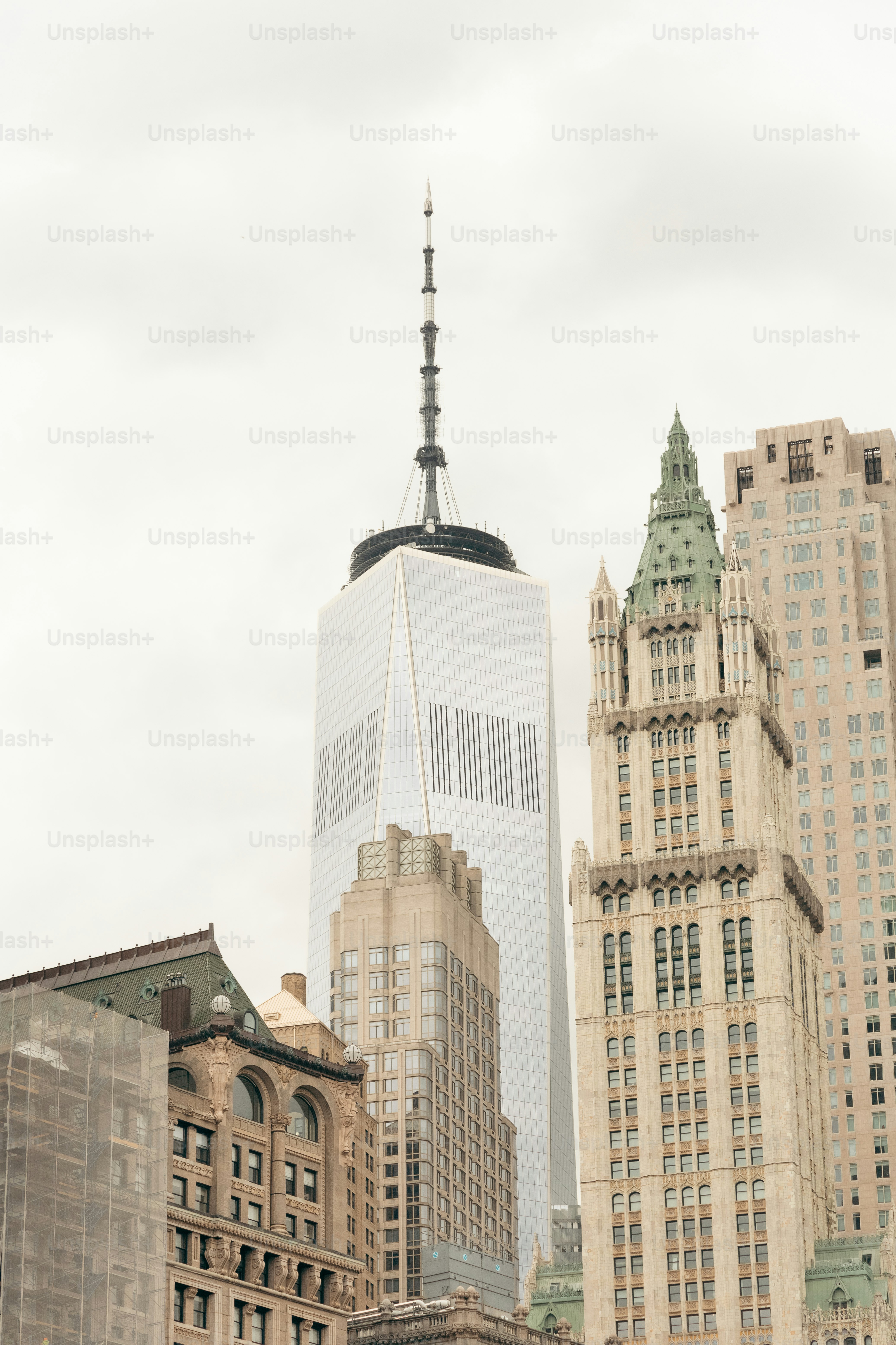 A view of a very tall building in the city photo – New york Image on ...
