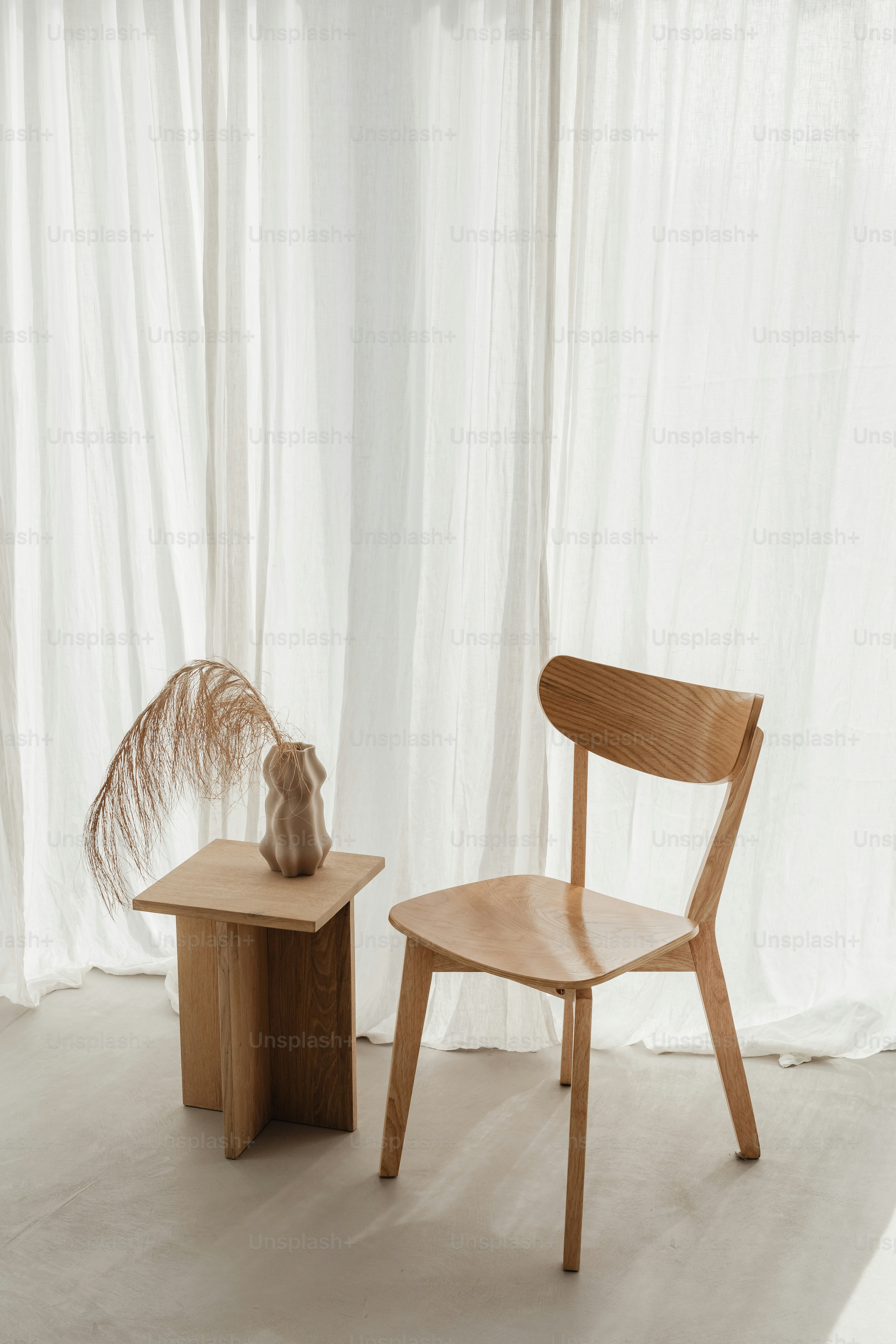 A chair next to a table with a lamp on it photo – Decor Image on Unsplash