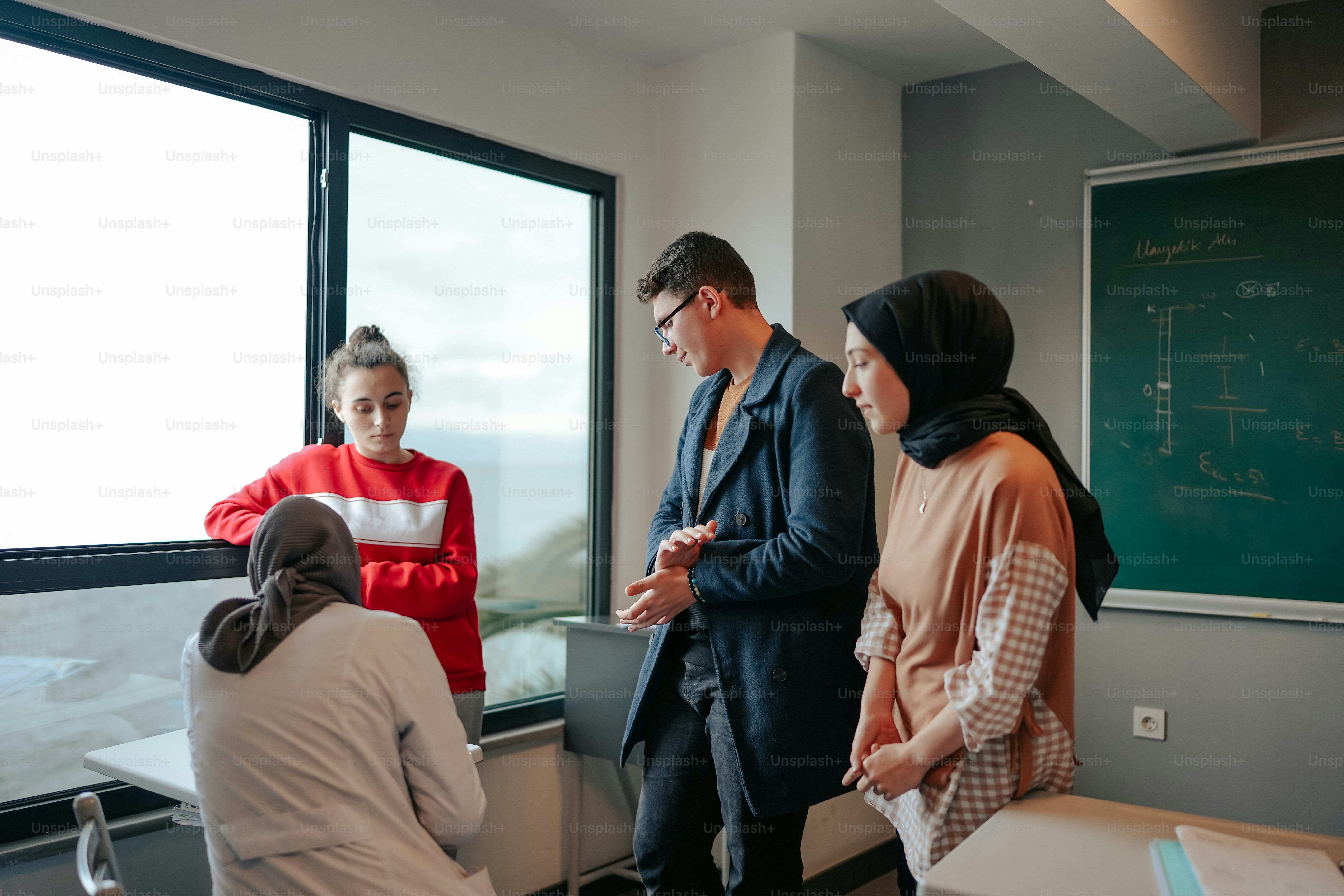 A group of people sitting at desks in a classroom photo – Quiz Image on ...