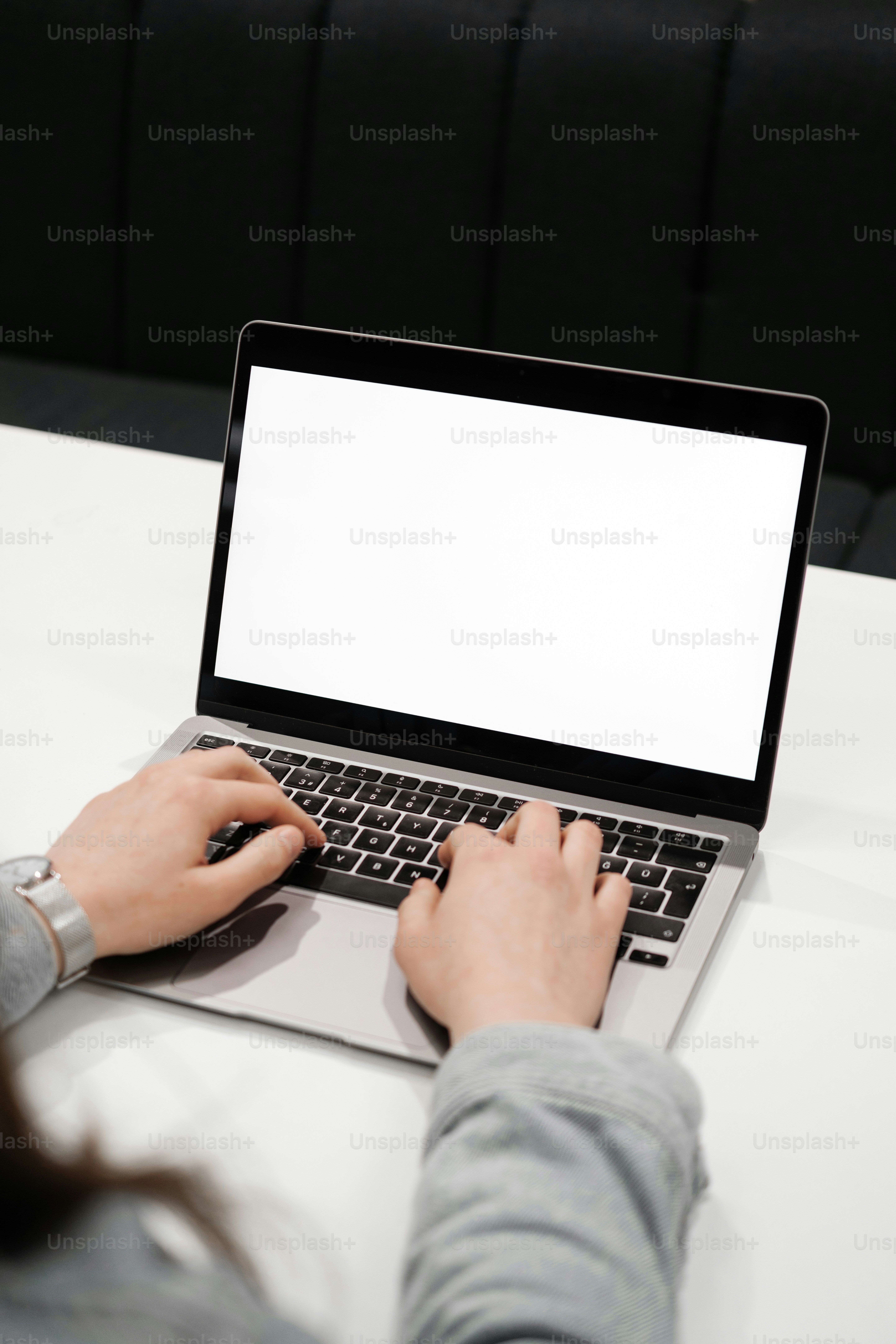 A person typing on a laptop on a table photo – Typing Image on Unsplash