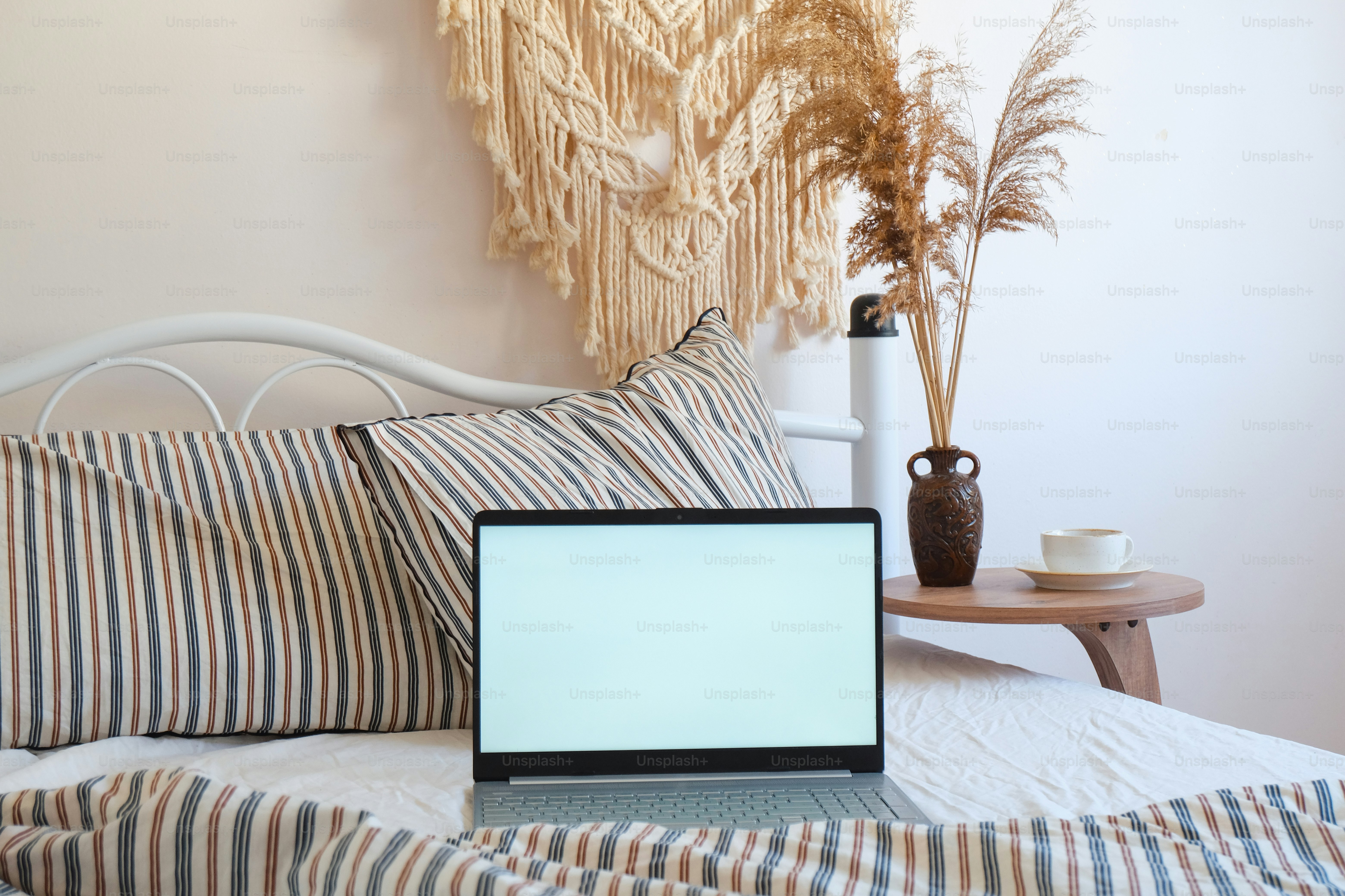 Laptop Bed Pictures | Download Free Images on Unsplash