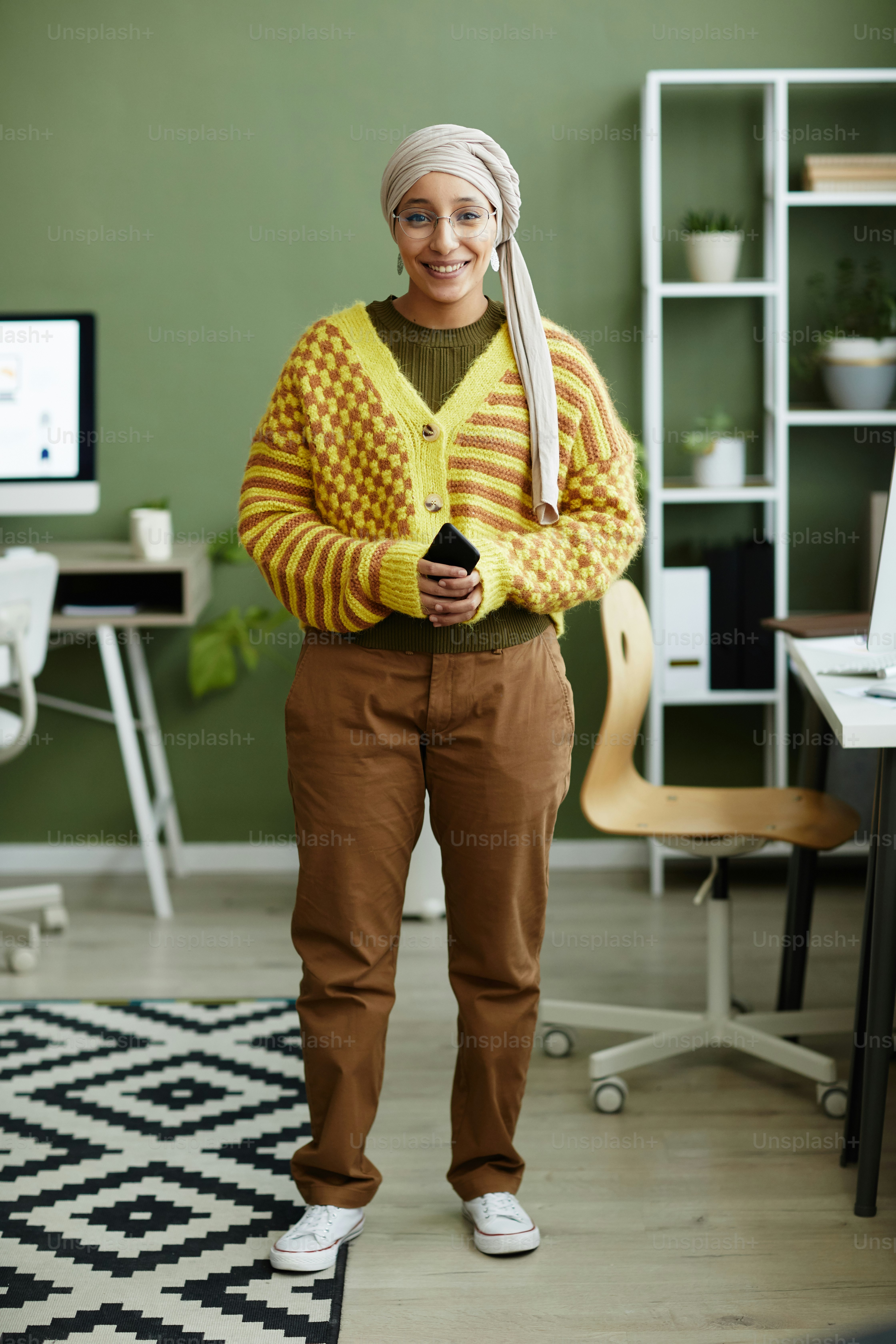Person Full Body Pictures | Download Free Images on Unsplash
