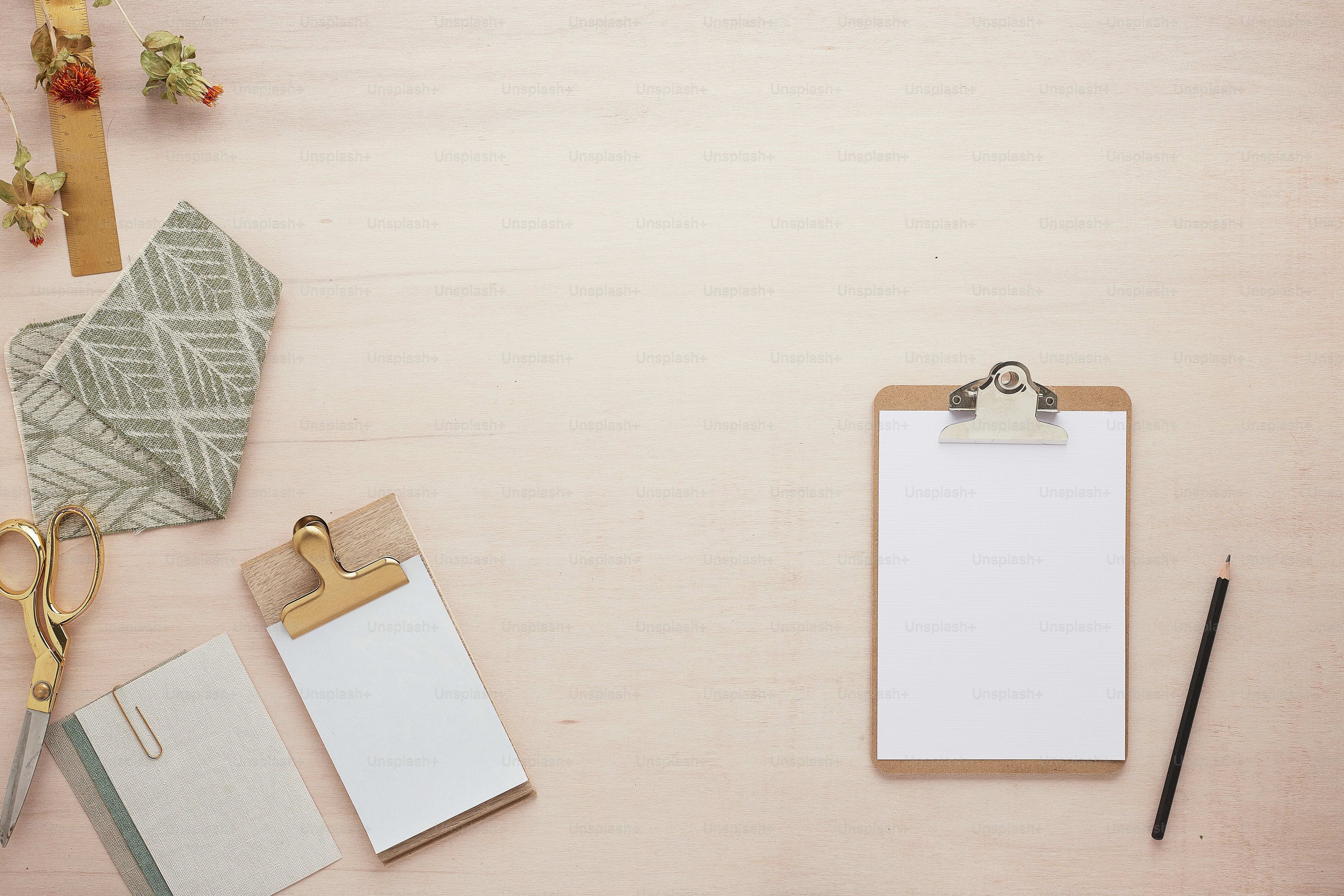 A clipboard with a notepad and a pen on it photo – Mockup Image on Unsplash