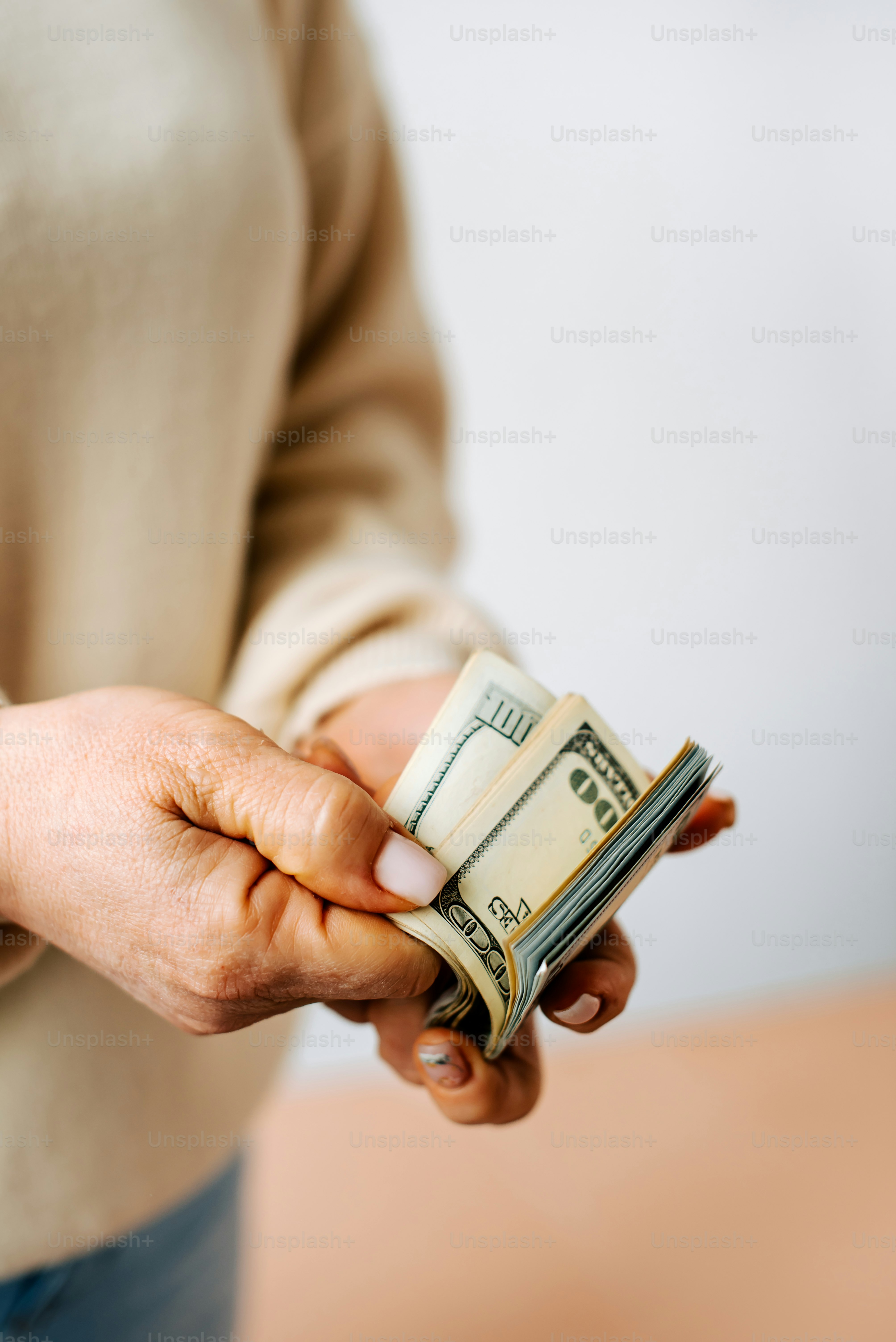 30,000+ Dollars Pictures | Download Free Images on Unsplash