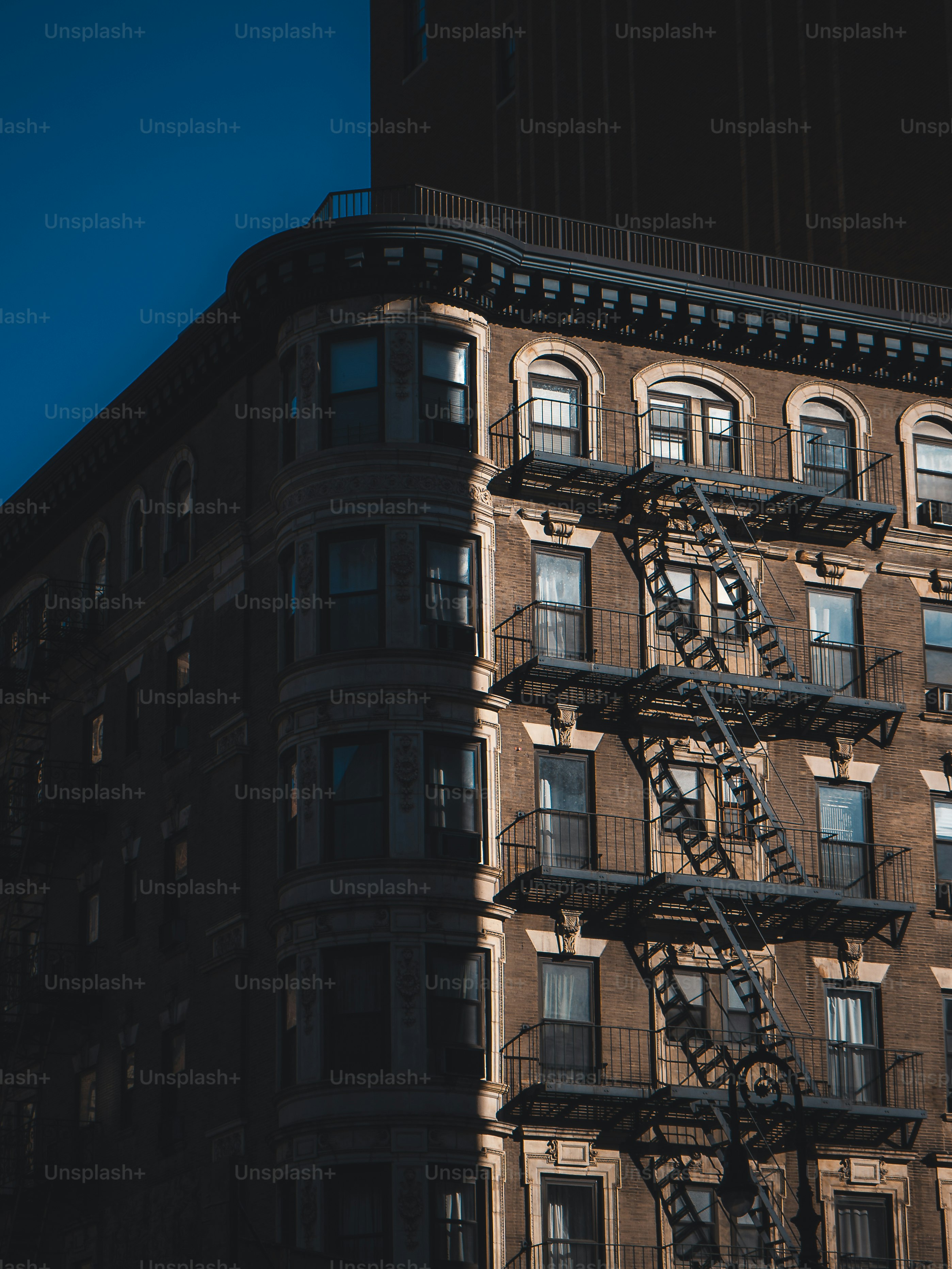 A fire escape on the side of a building photo – New york Image on Unsplash