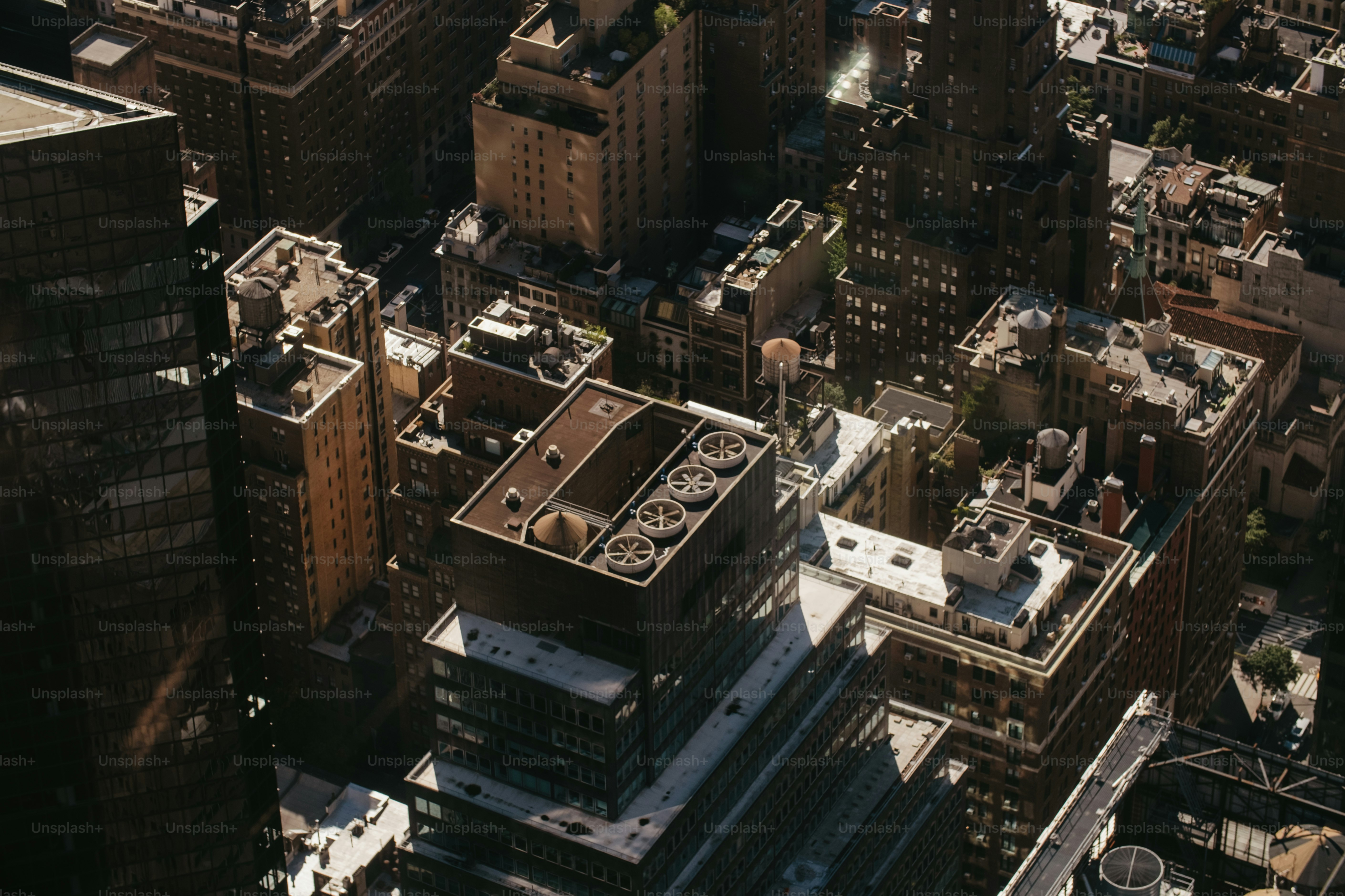 Une vue aérienne d’une ville avec de grands immeubles photo – Jungle ...