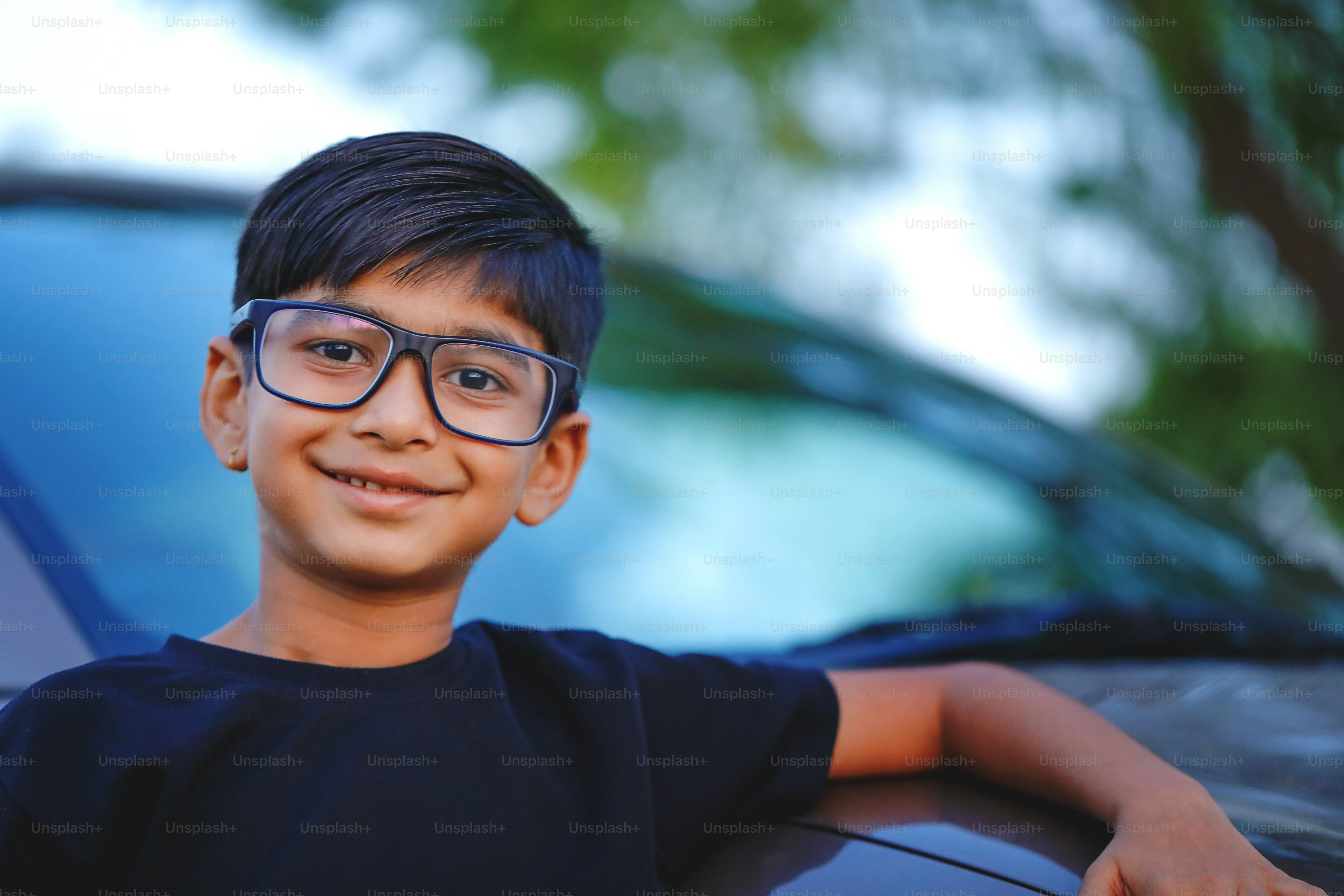 Cute Indian child wear eyeglass photo – Portrait Image on Unsplash