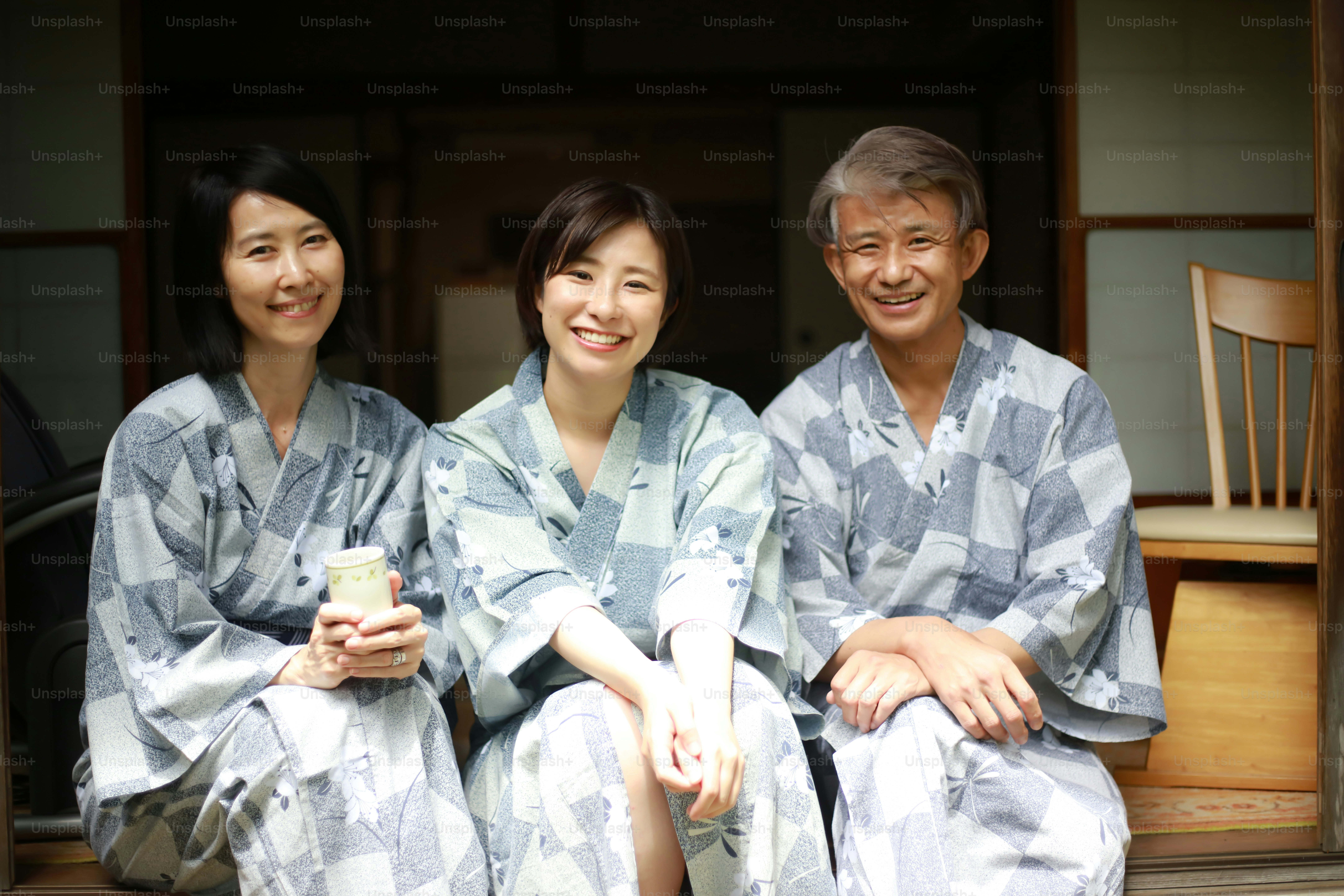 Smiley parent and child photo – People Image on Unsplash