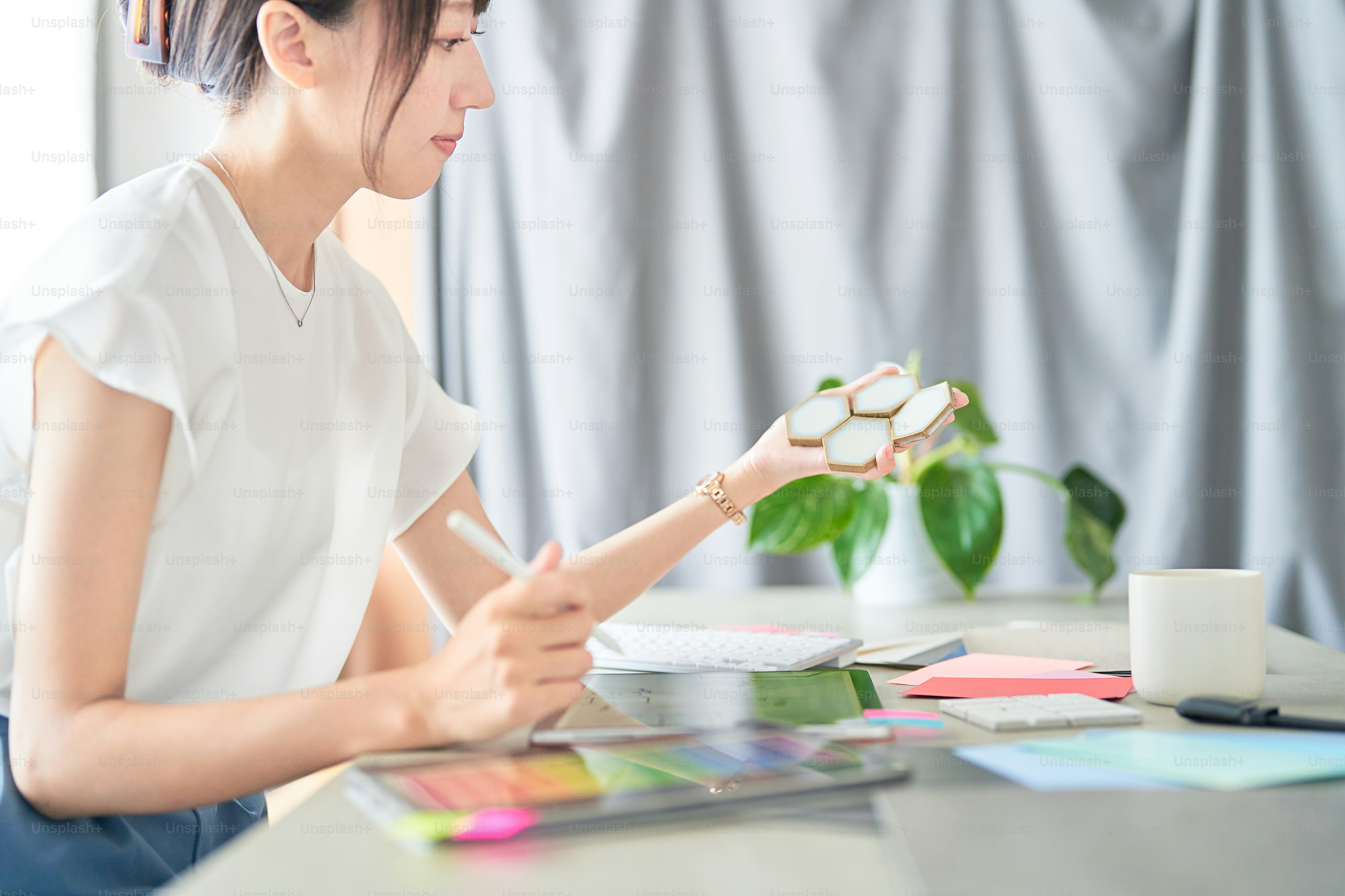 Interior coordinator working in a casual space photo – Design Image on ...