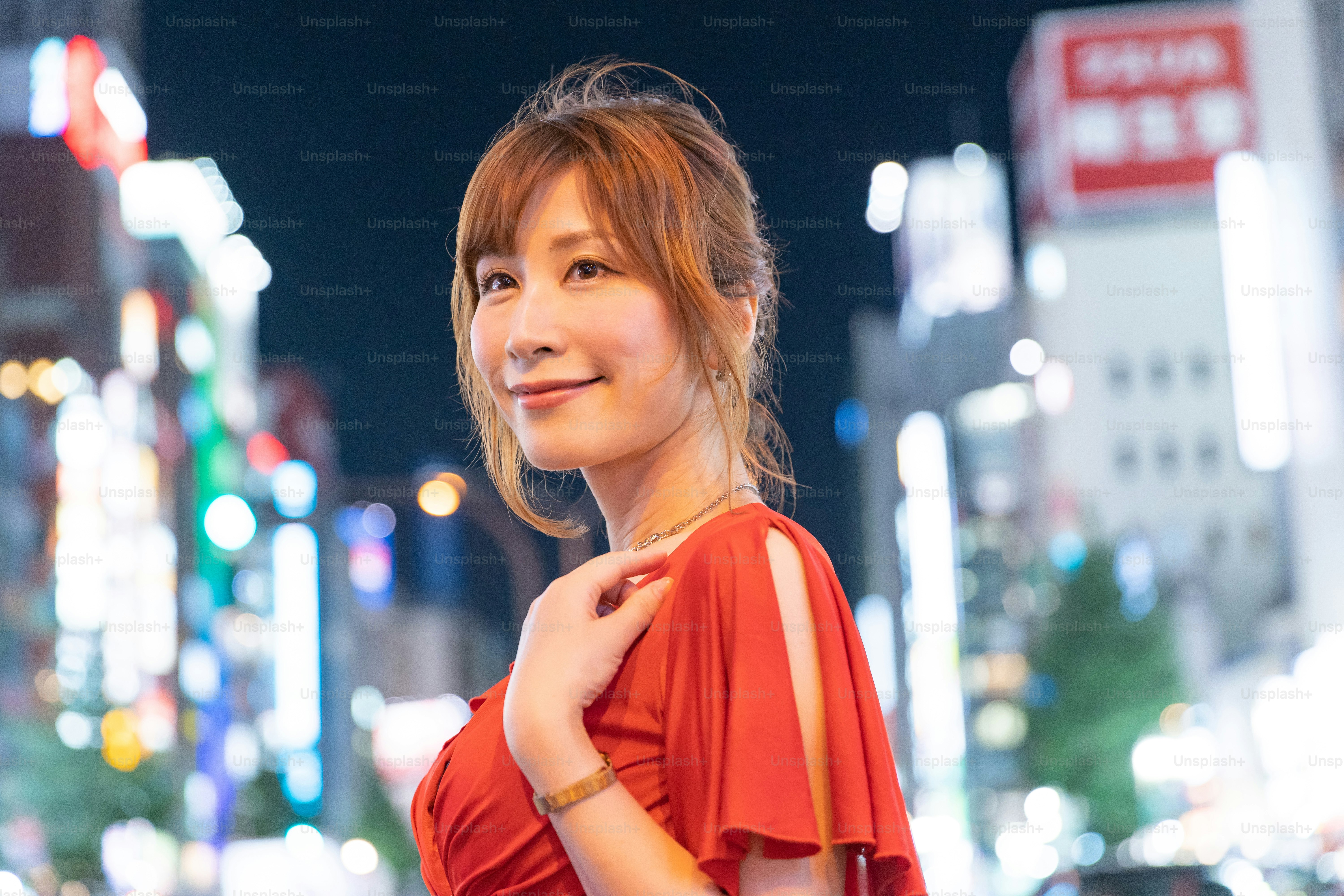 Asian (Japanese) woman engaged in night work photo – People Image on ...