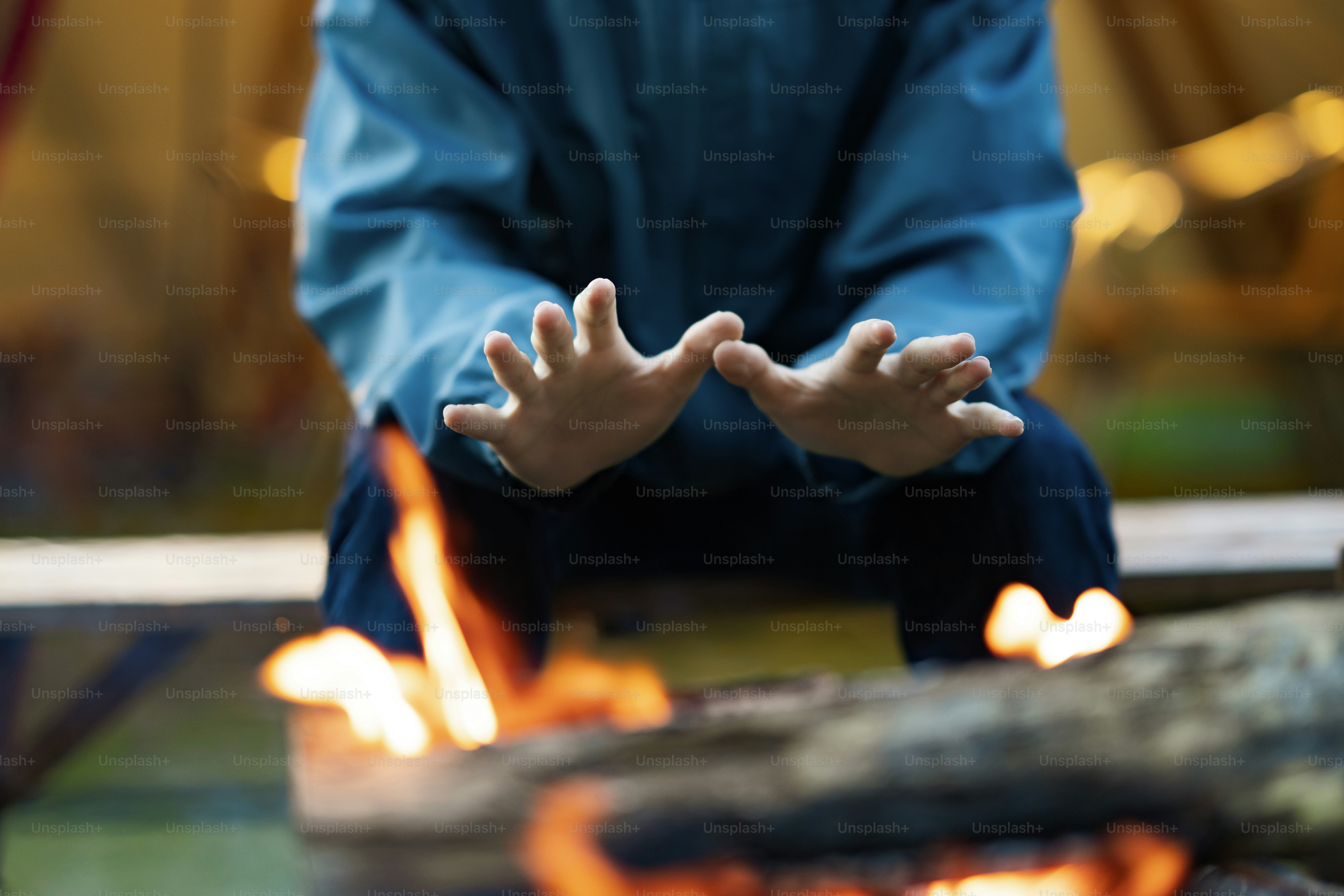 A man enjoying a bonfire in front of tent photo – People Image on Unsplash