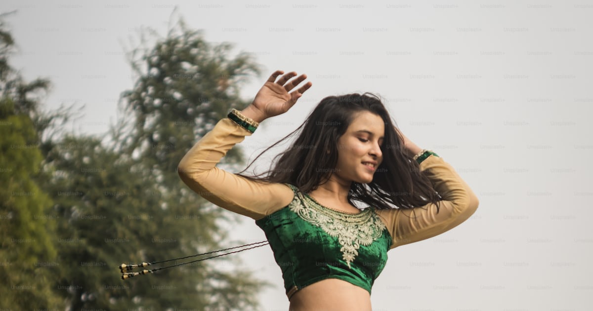 Foto Retrato Da Menina Indiana Bonita Mulher Hindu Nova No Traje