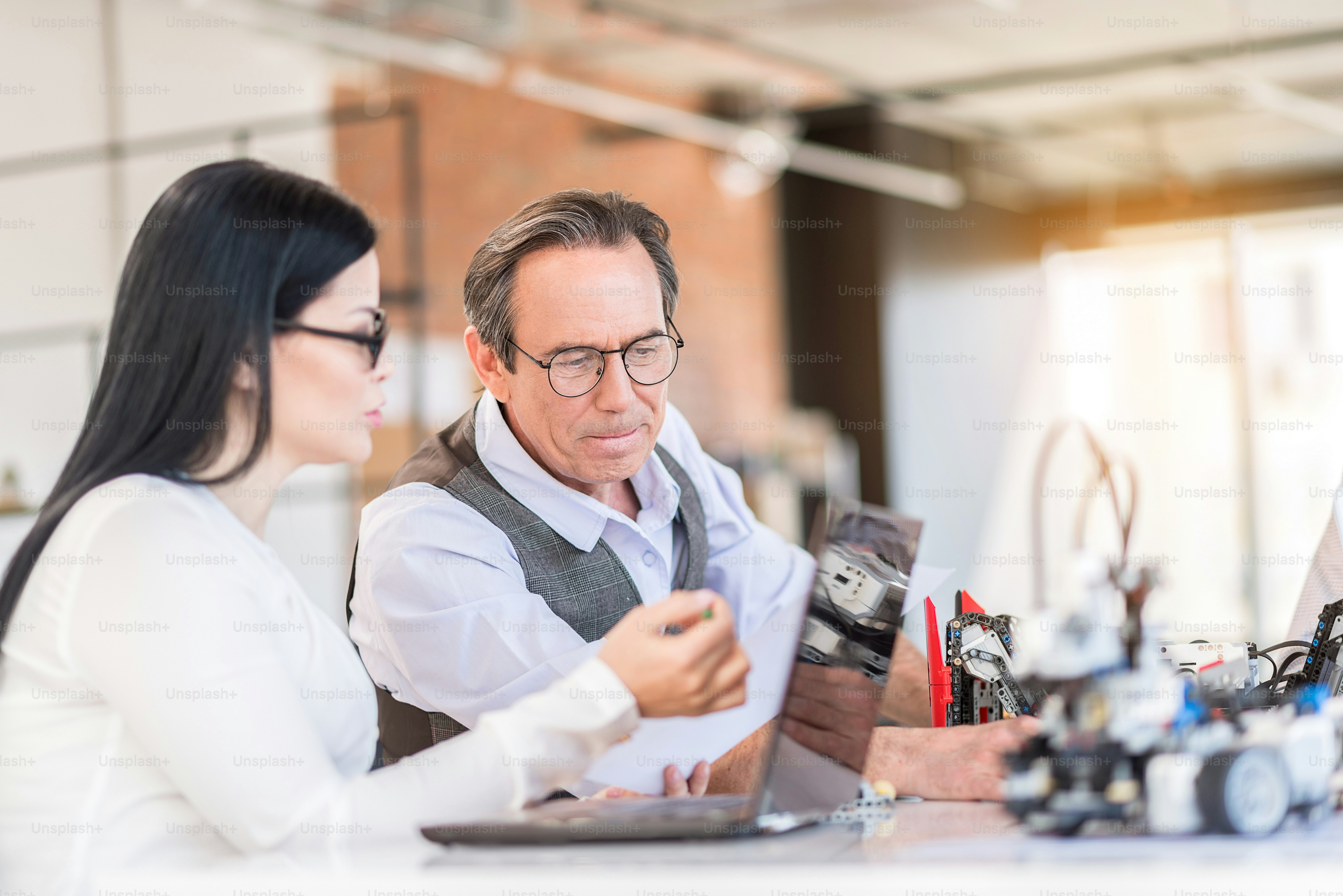 Inventor Pictures | Download Free Images on Unsplash