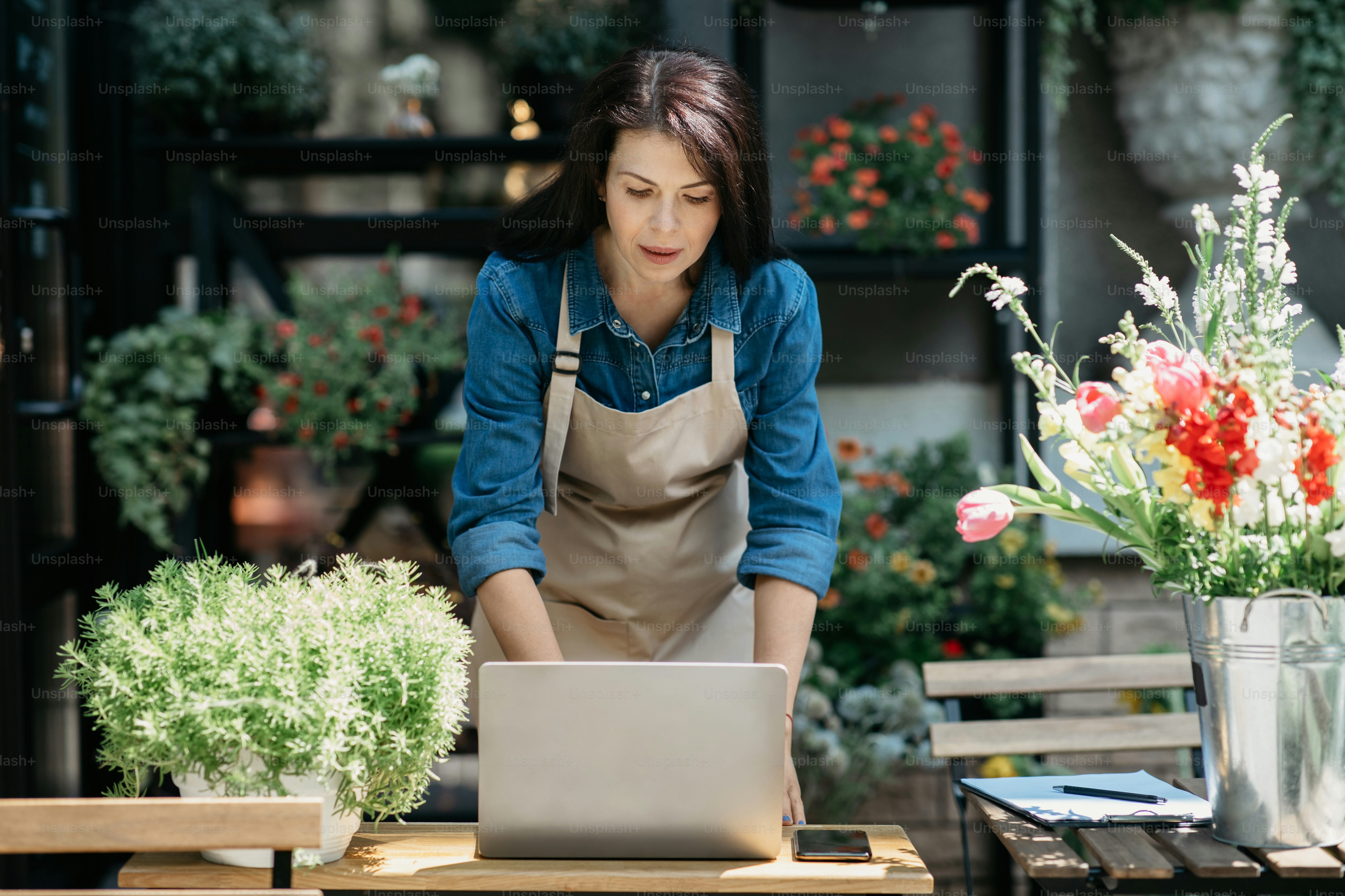 Take order online, advice from florist in blog, modern small business ...