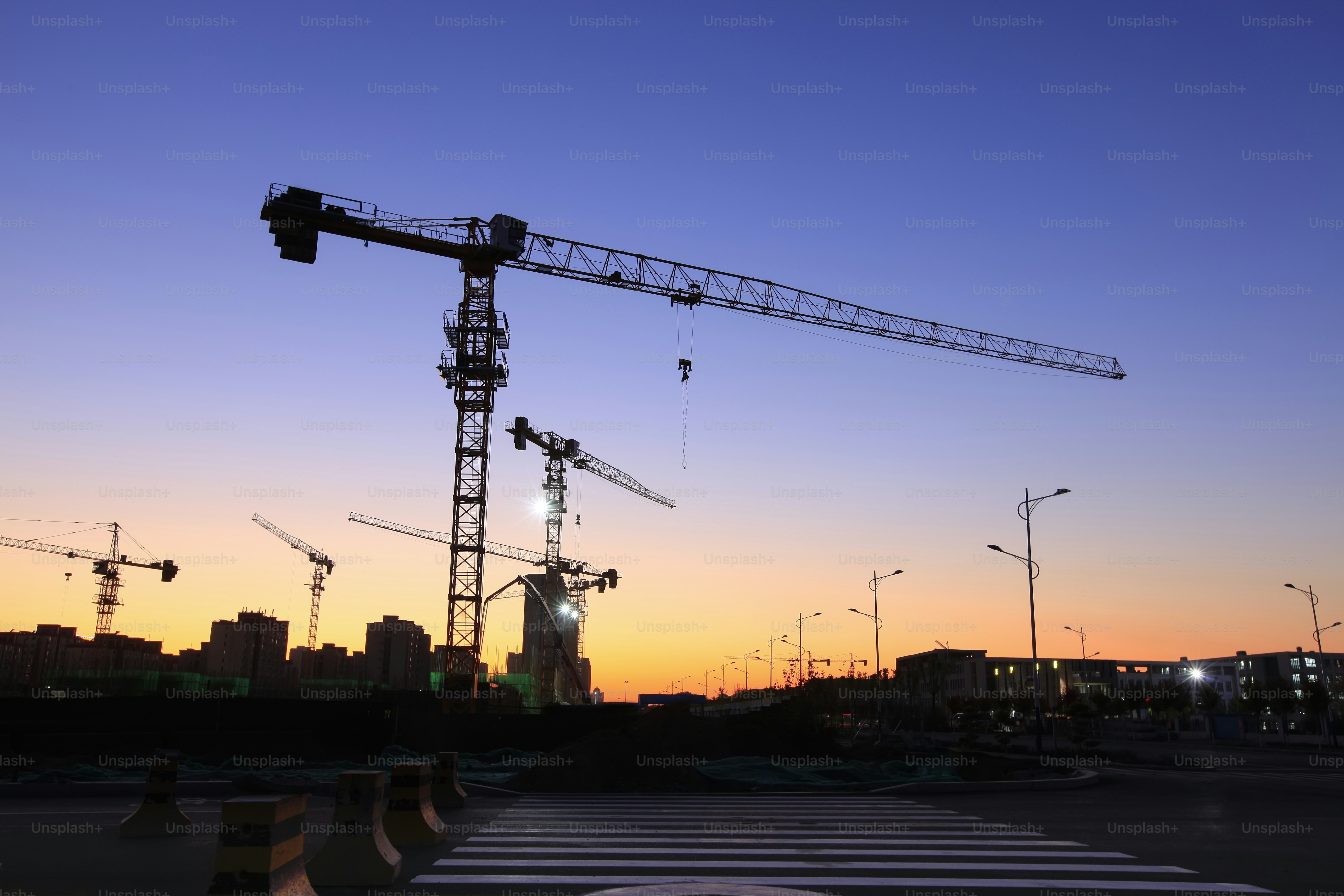 The building site is in the evening, Tower cranes build residential ...