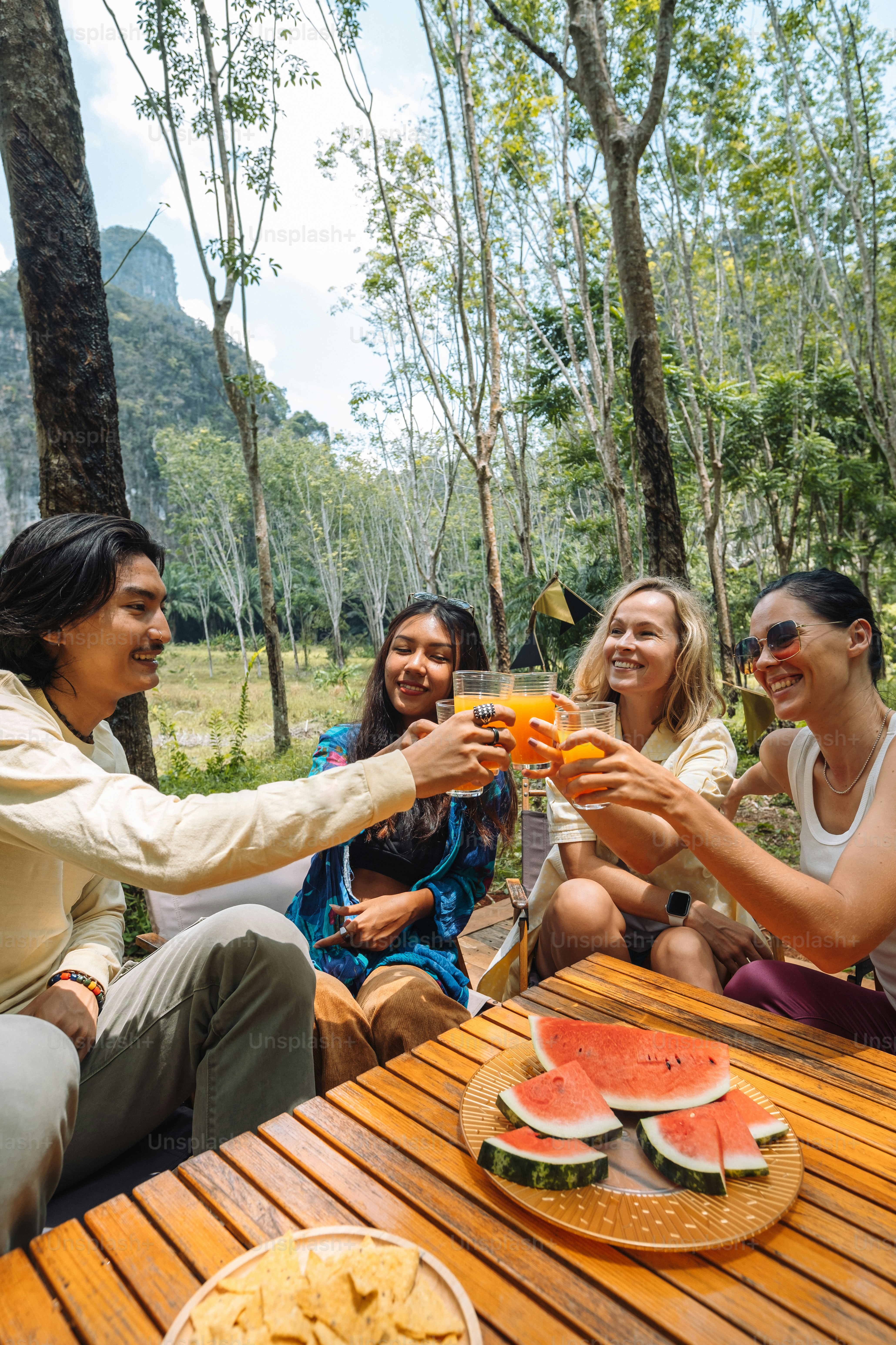 Groups Of People Pictures | Download Free Images on Unsplash