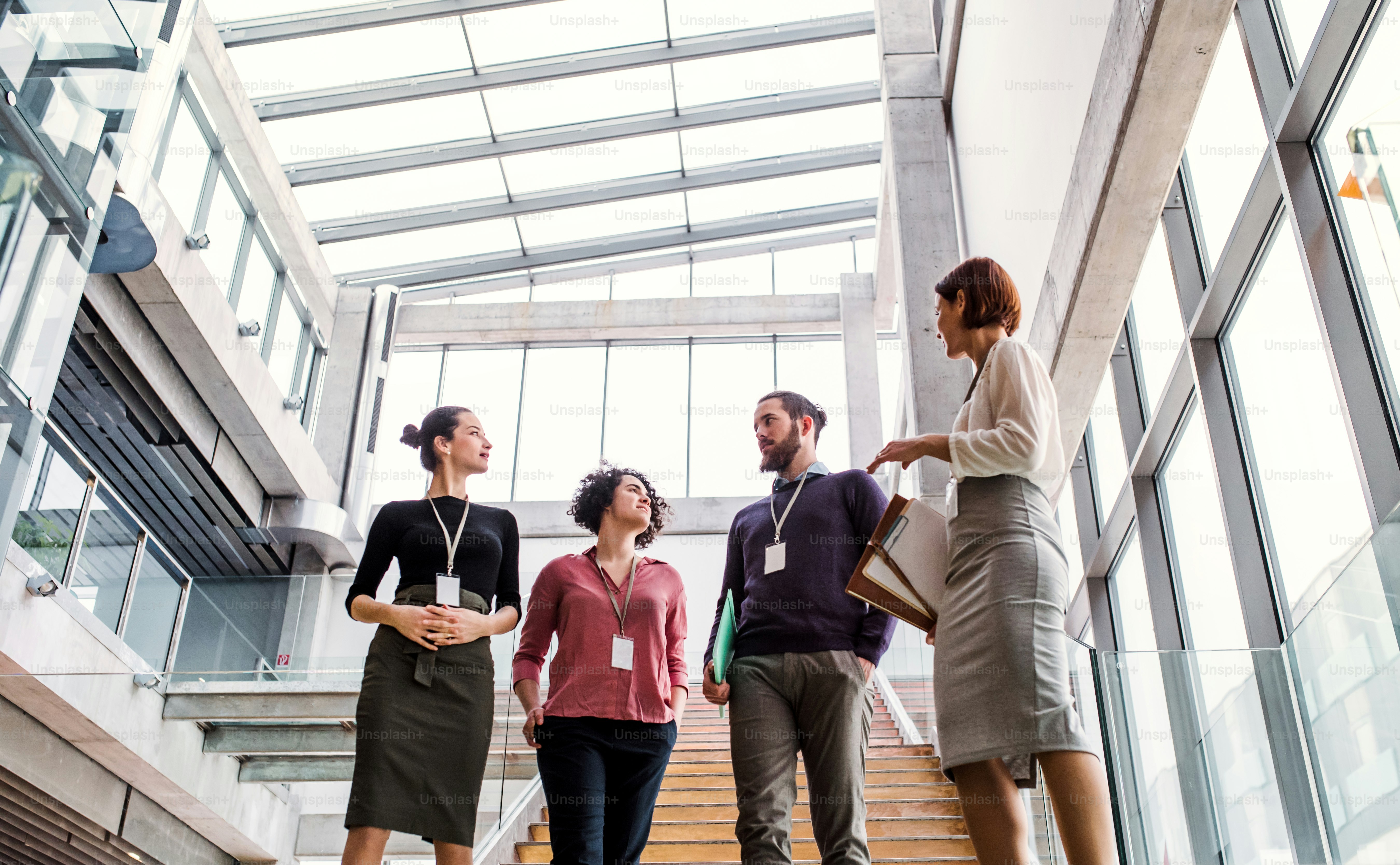 500+ People Working Pictures | Download Free Images on Unsplash