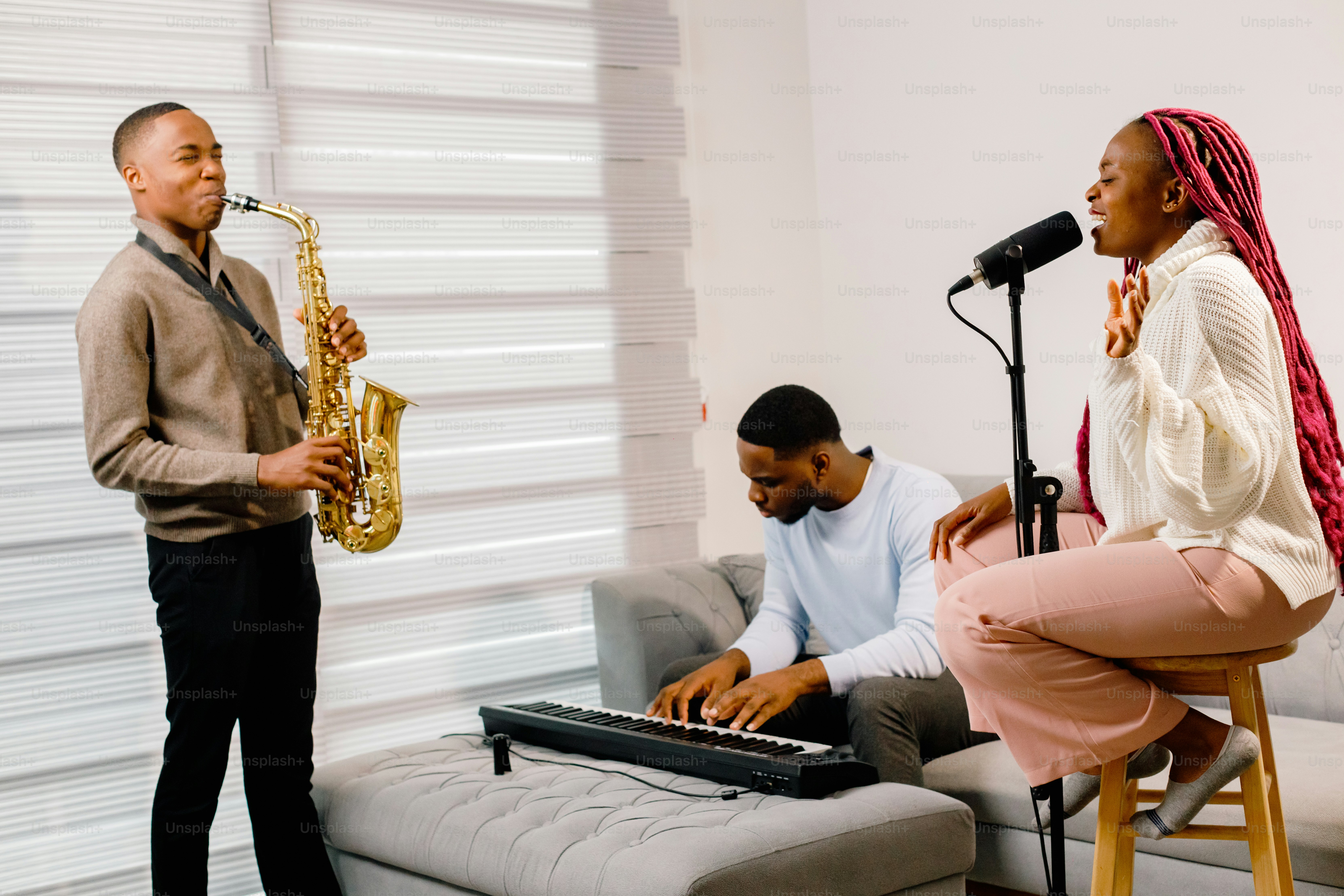 A couple of people that are playing some music photo – Música Image on ...