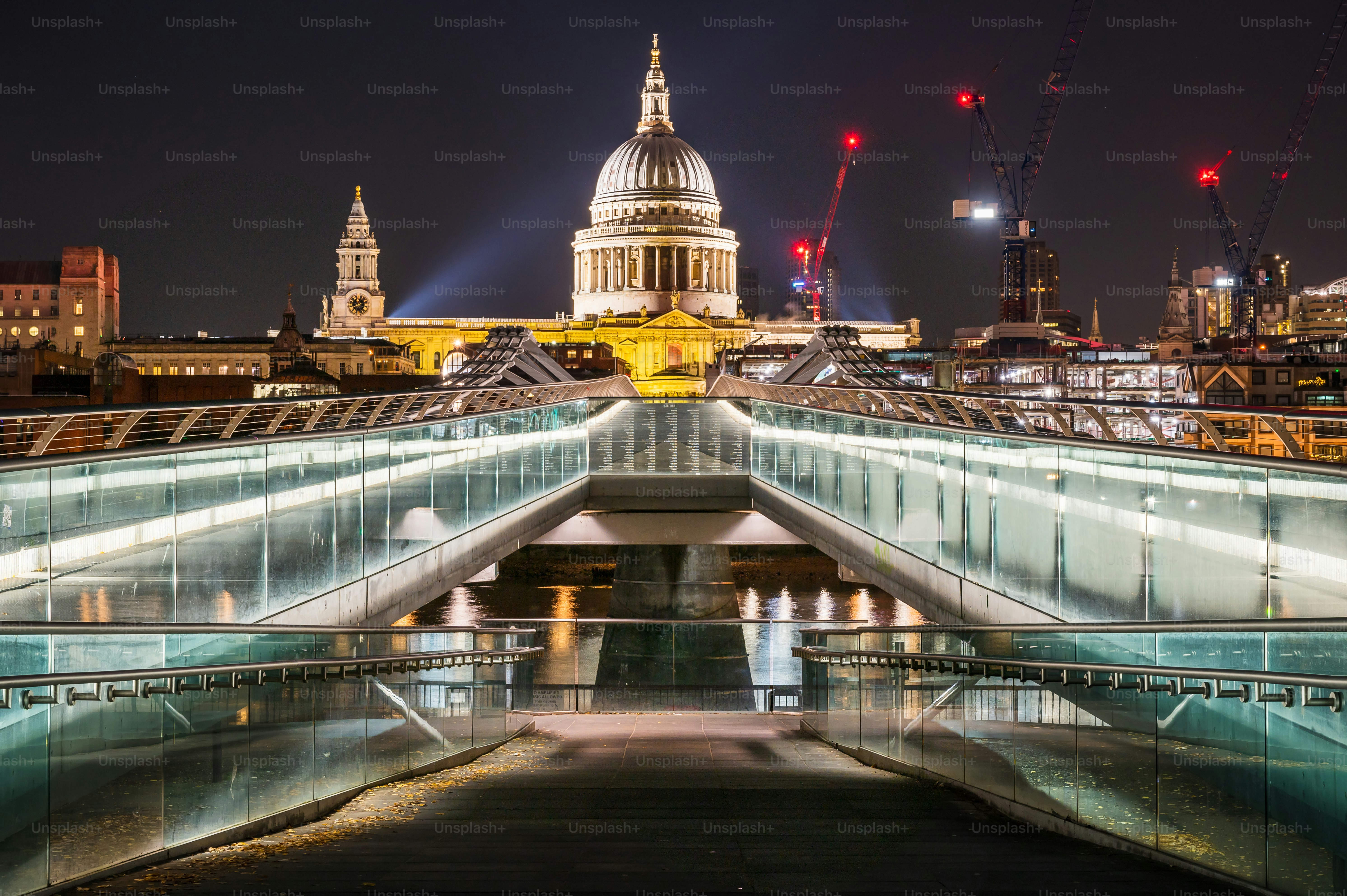 A view of the city of london at night photo – Infrastructure Image on ...