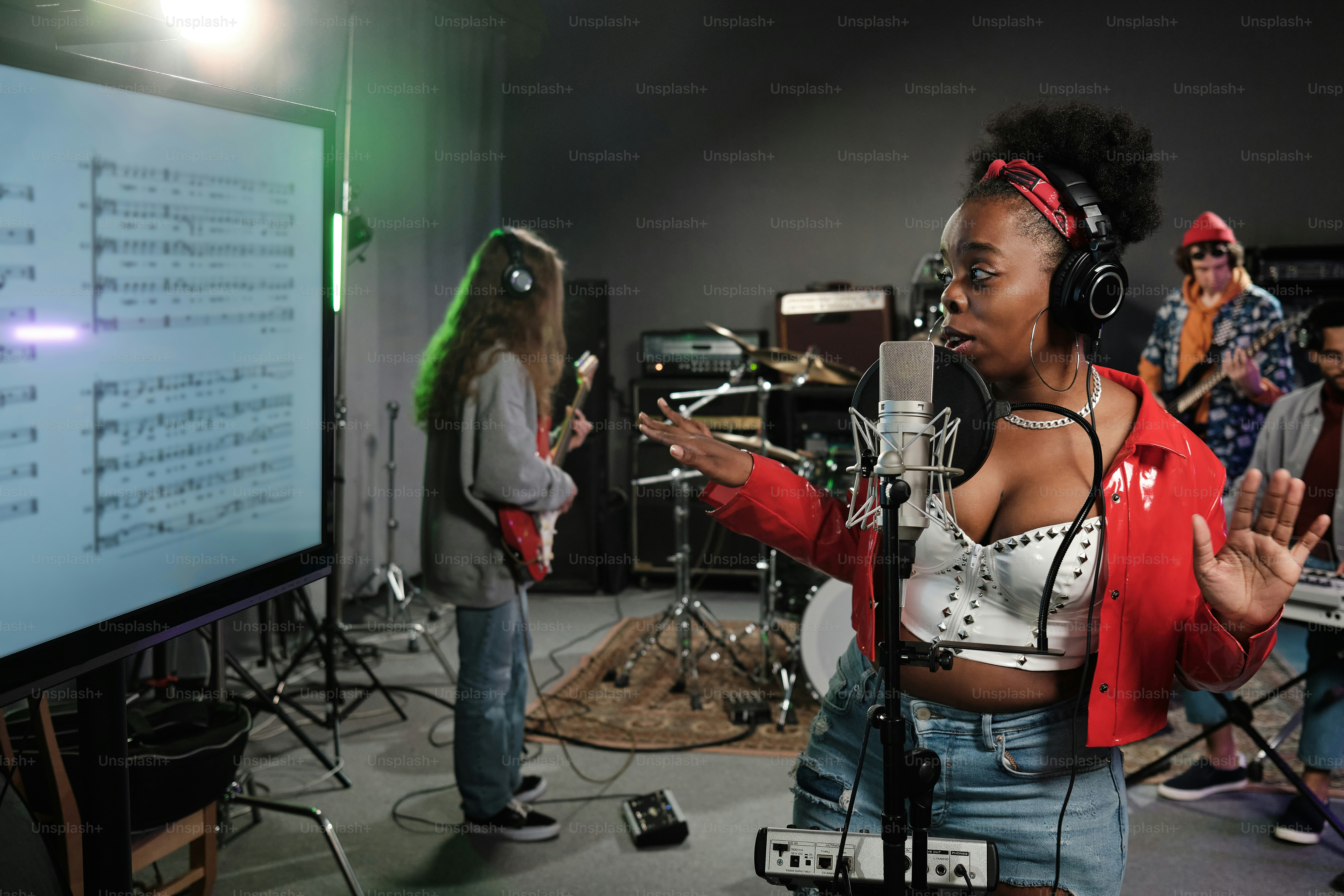 A group of people in a recording studio photo – Musicians Image on Unsplash