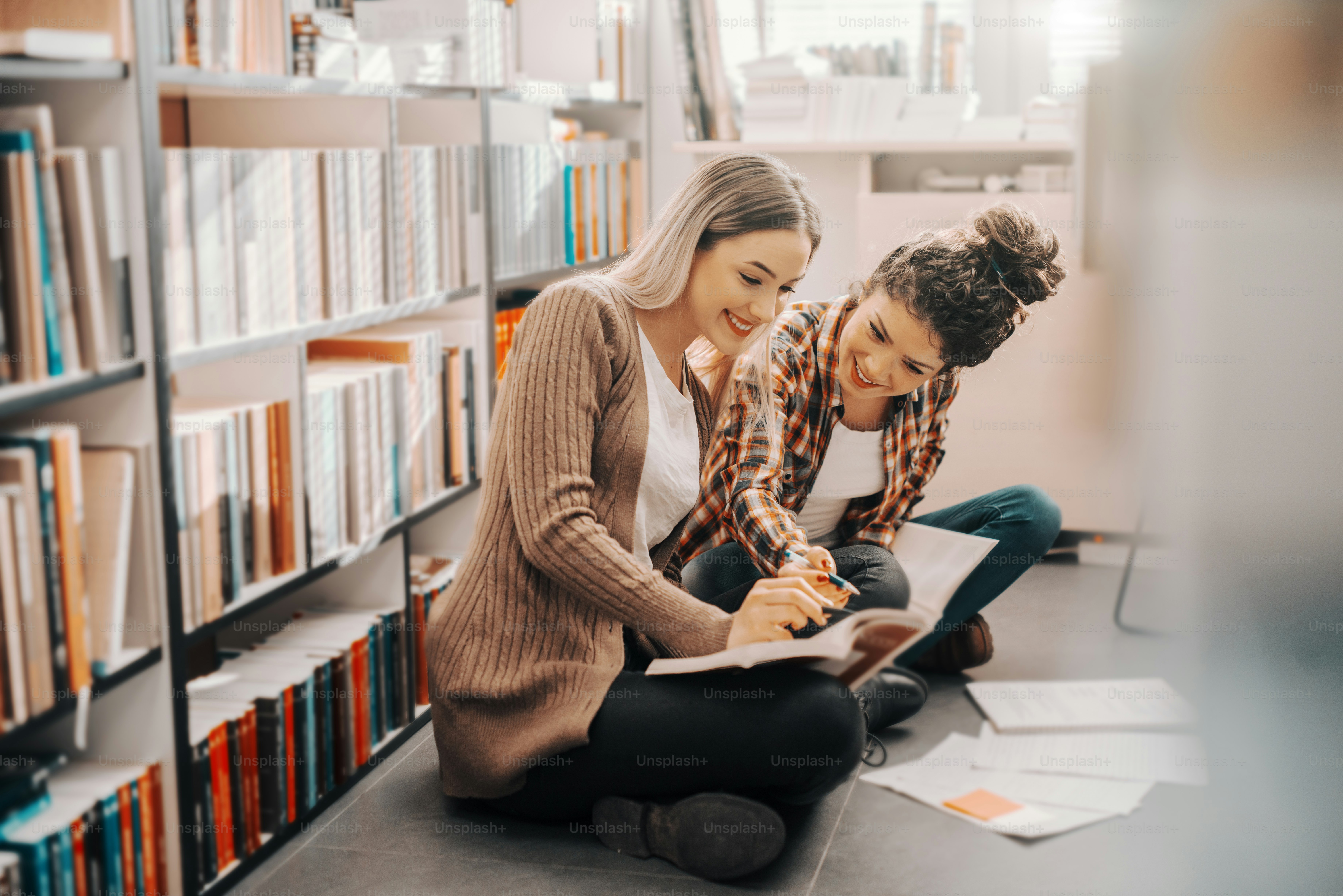 Library Girl Pictures | Download Free Images on Unsplash