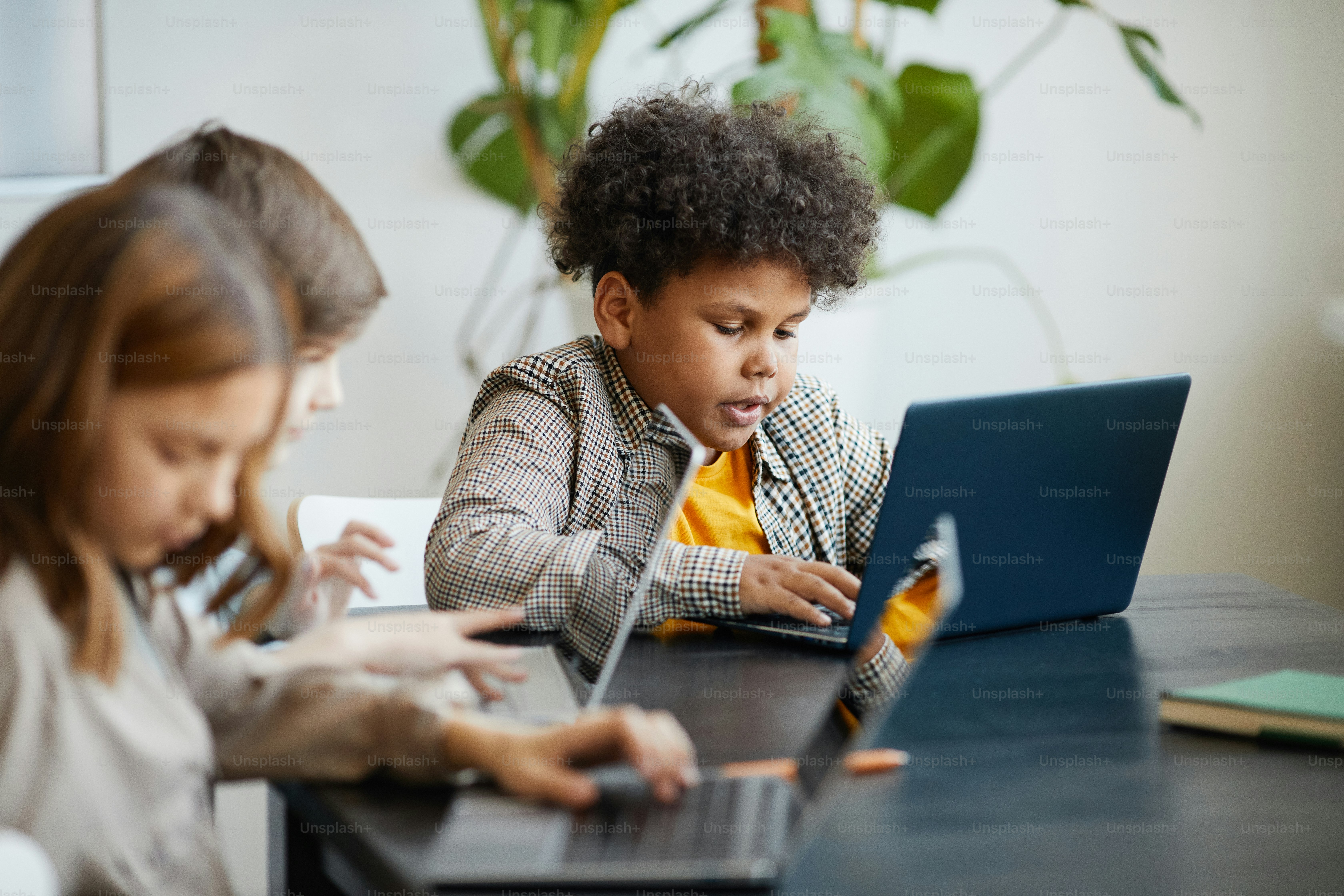 30k+ Child Computer Pictures | Download Free Images on Unsplash