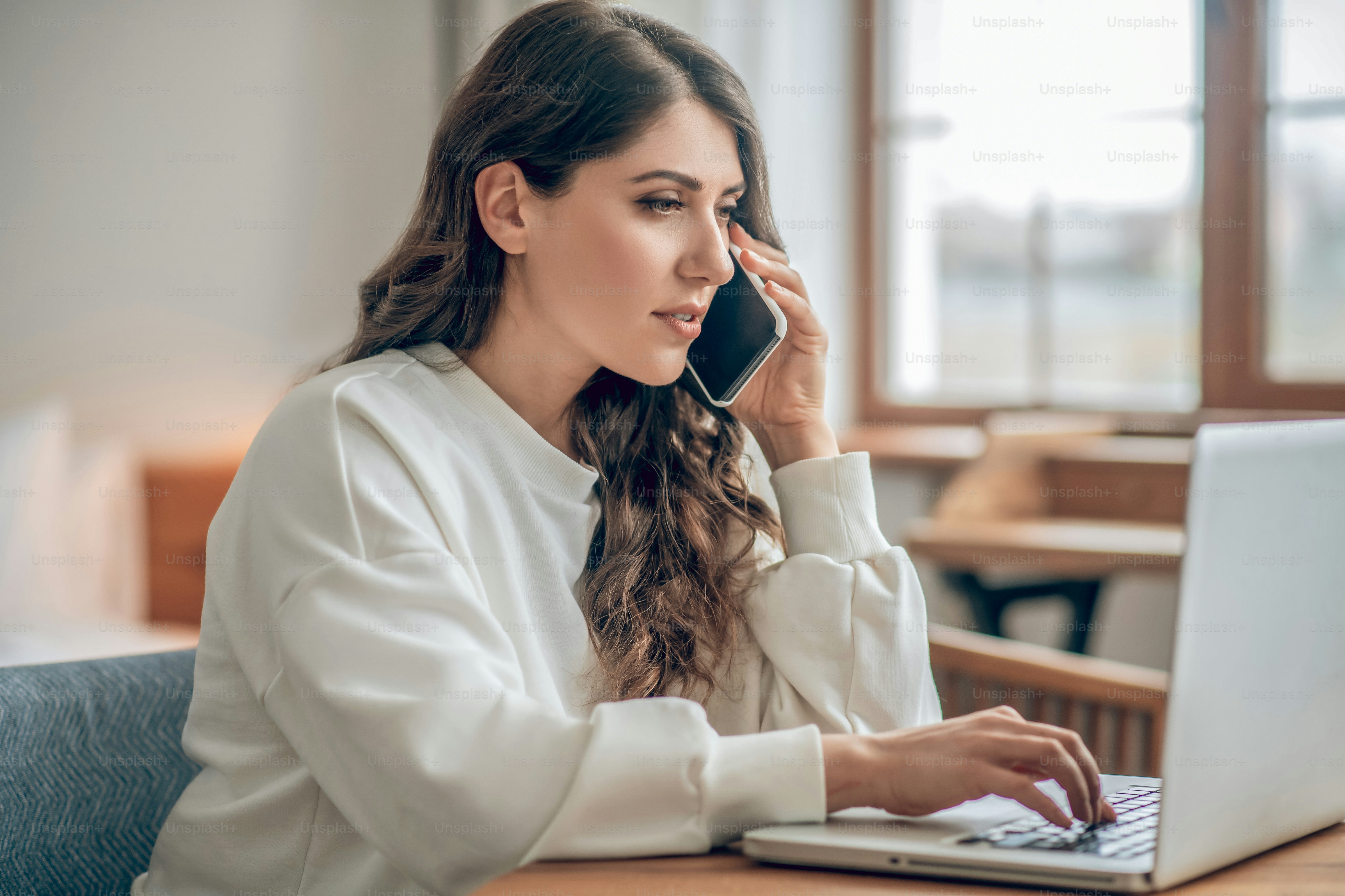 1000+ Women In Tech Pictures | Download Free Images on Unsplash
