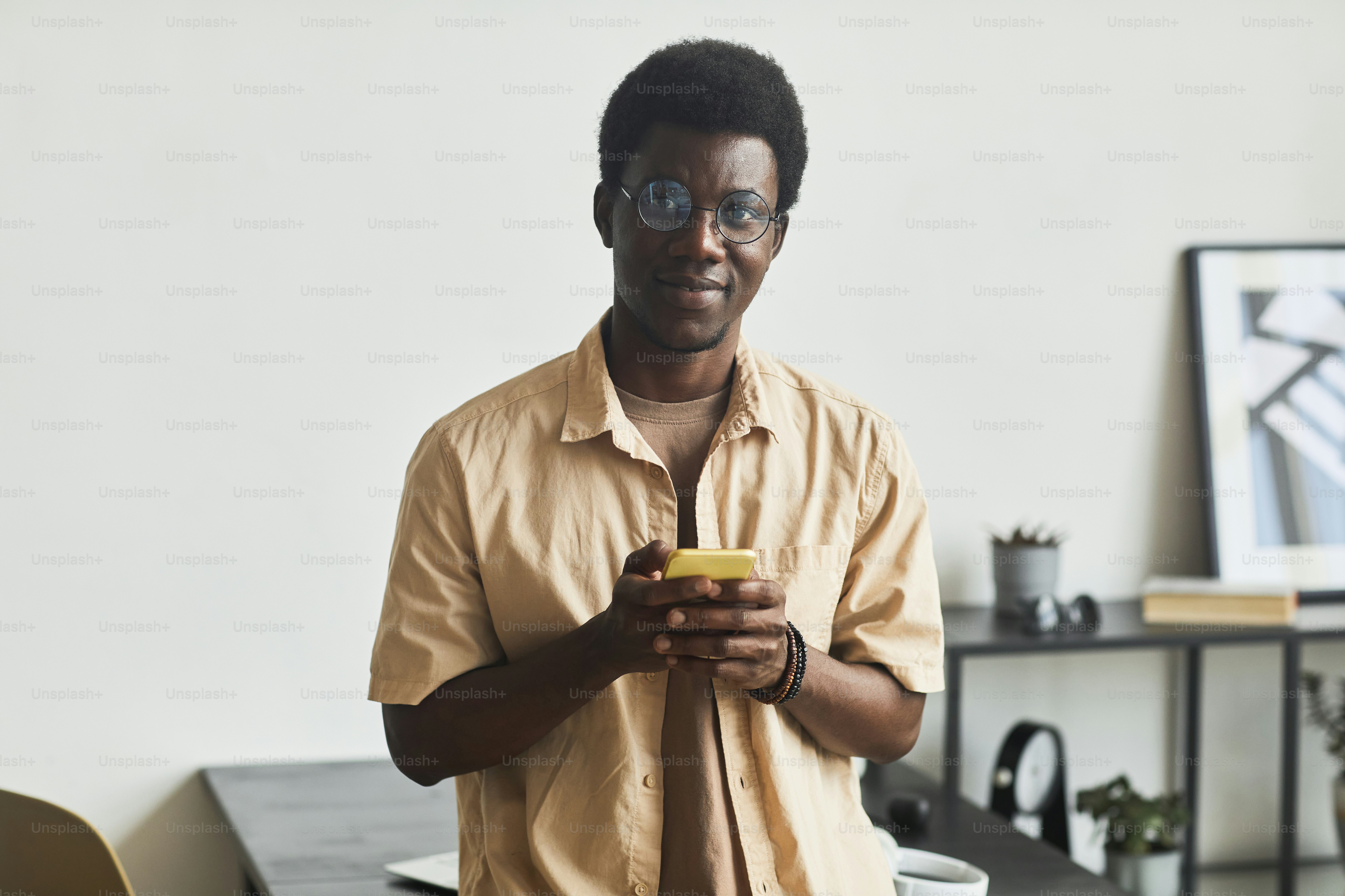 Man Looking At Camera Pictures | Download Free Images on Unsplash