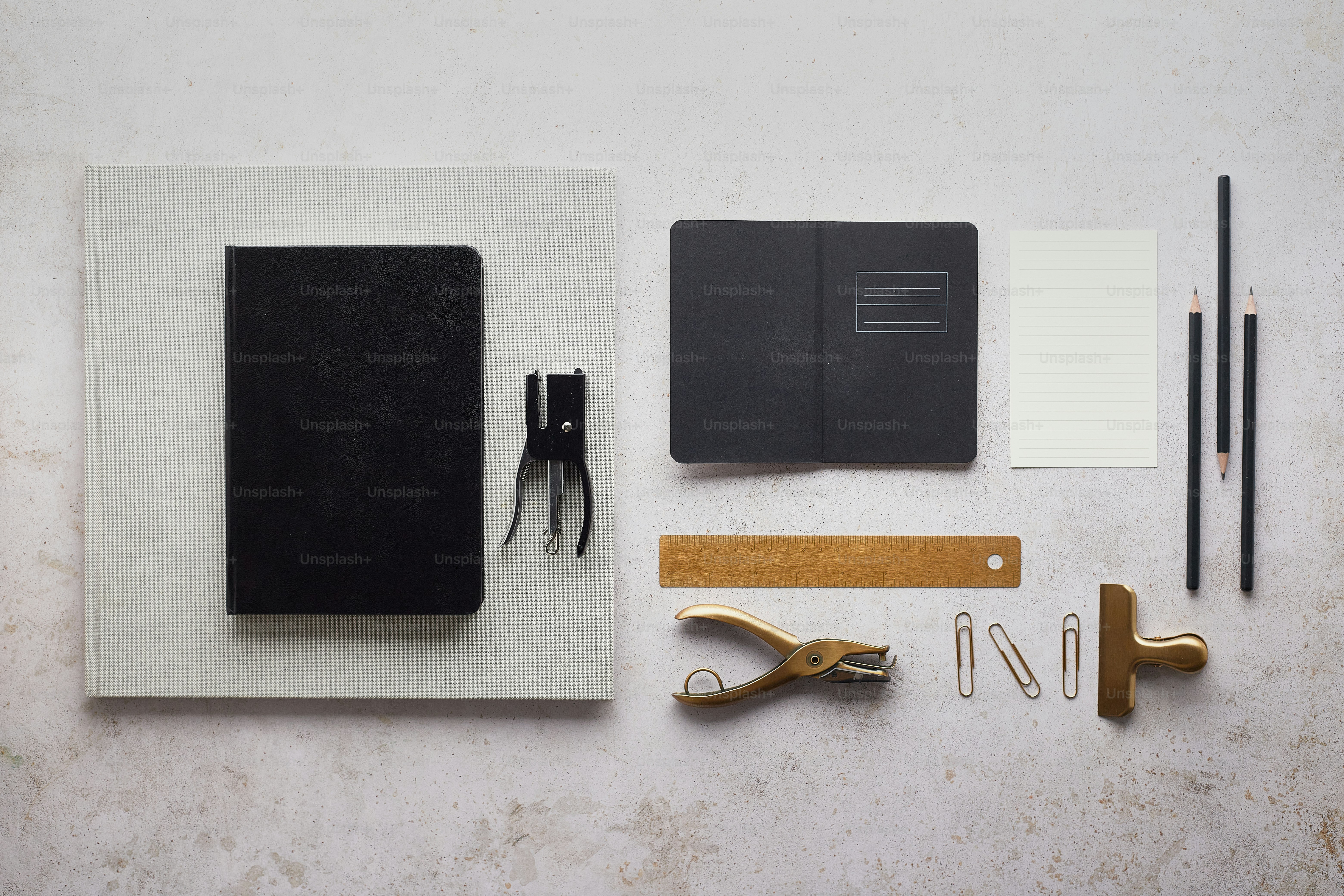 Office | 100+ best free blog, desk, office, and website photos on Unsplash