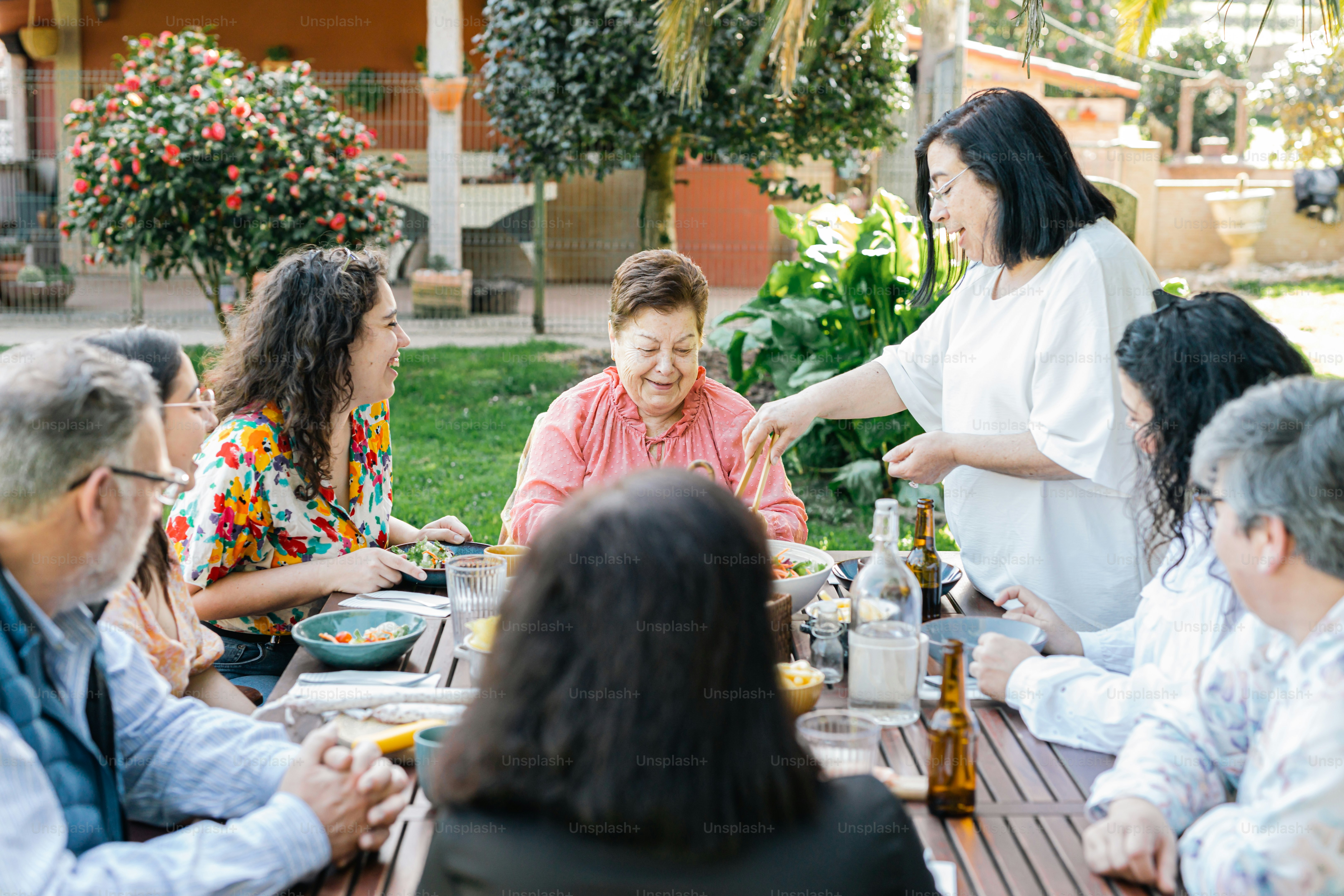 45,628+ Get Together Pictures | Download Free Images on Unsplash