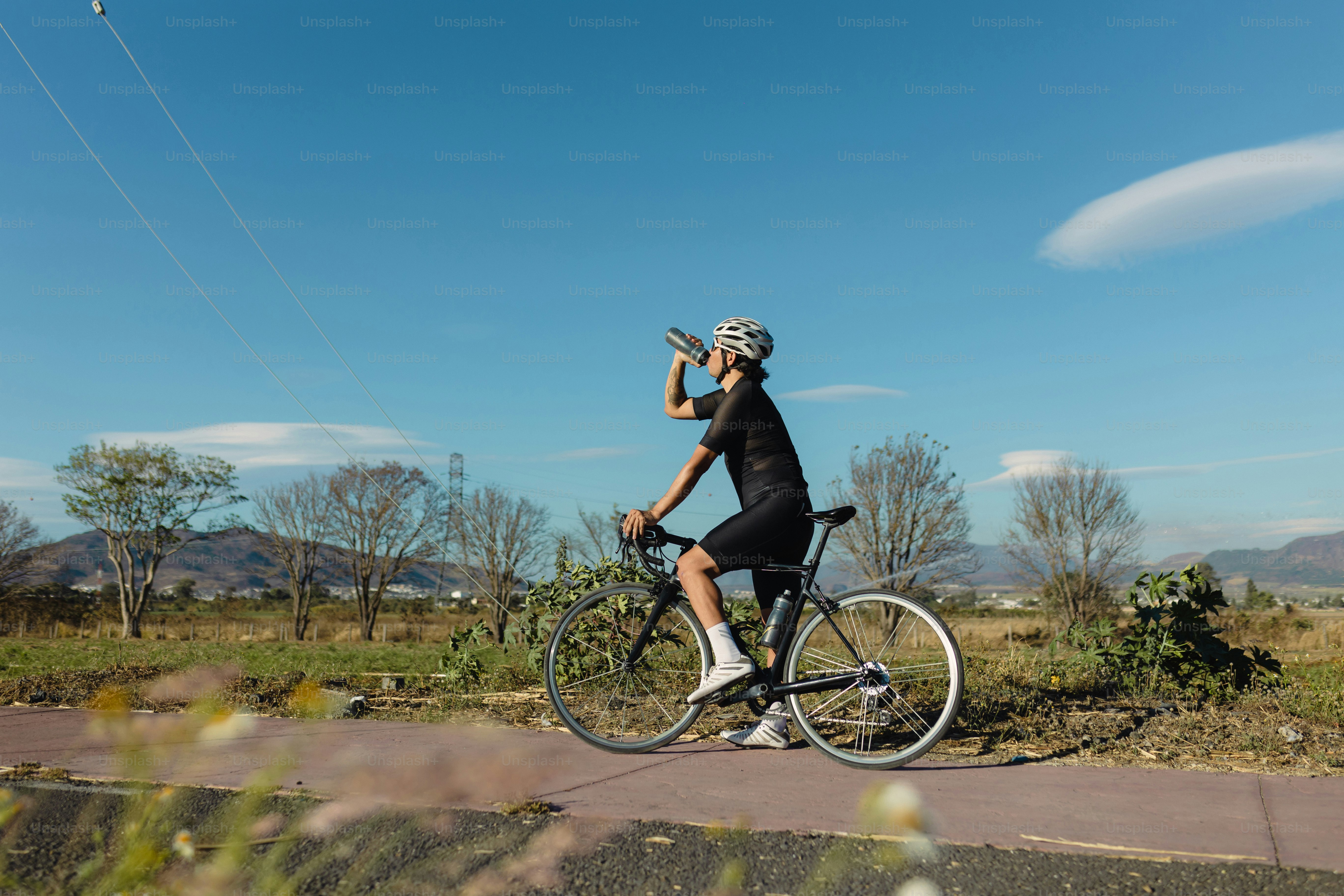 A close up of a person riding a bike photo – Cyclists Image on Unsplash