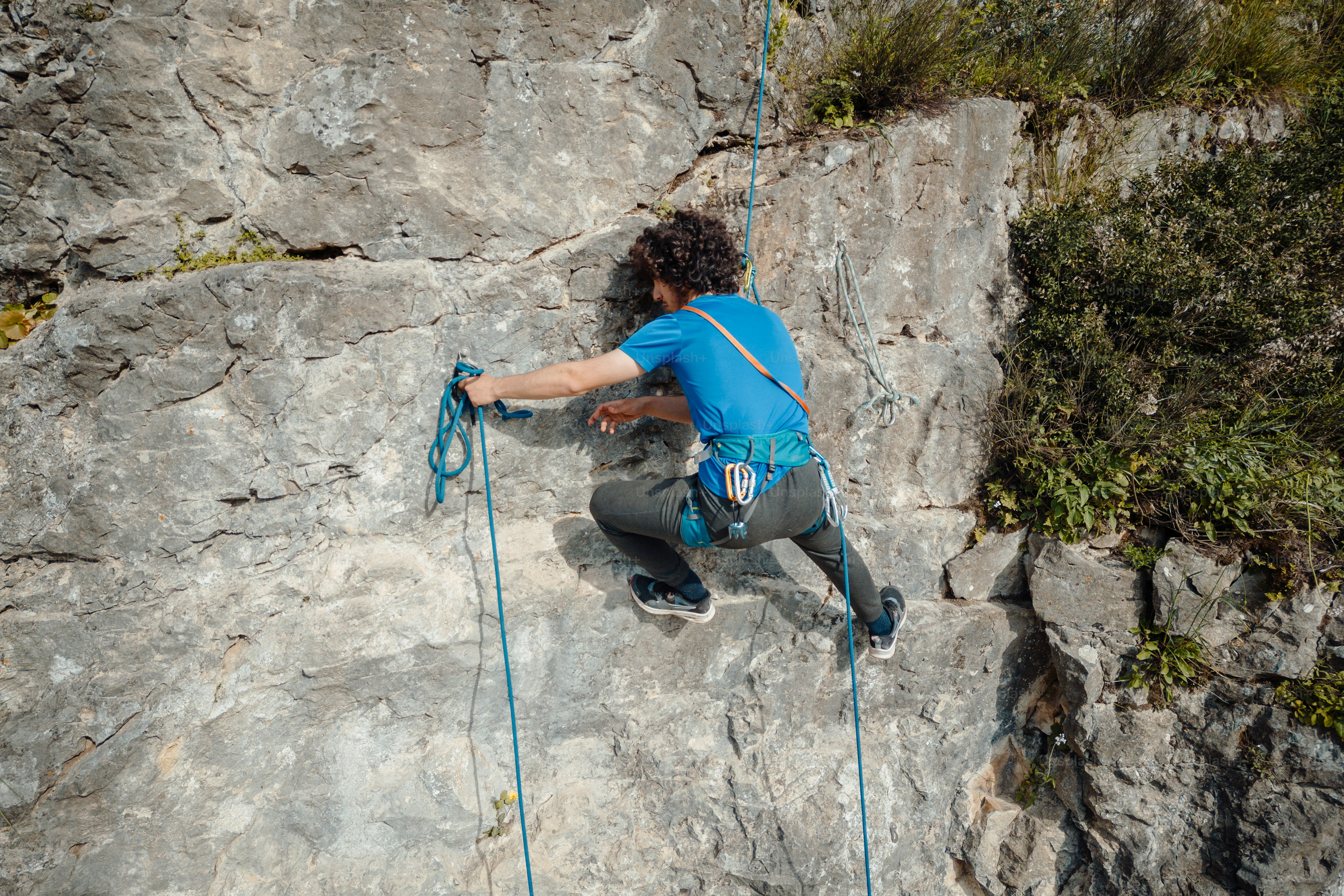 A man climbing up the side of a mountain photo – Outdoor sports Image ...