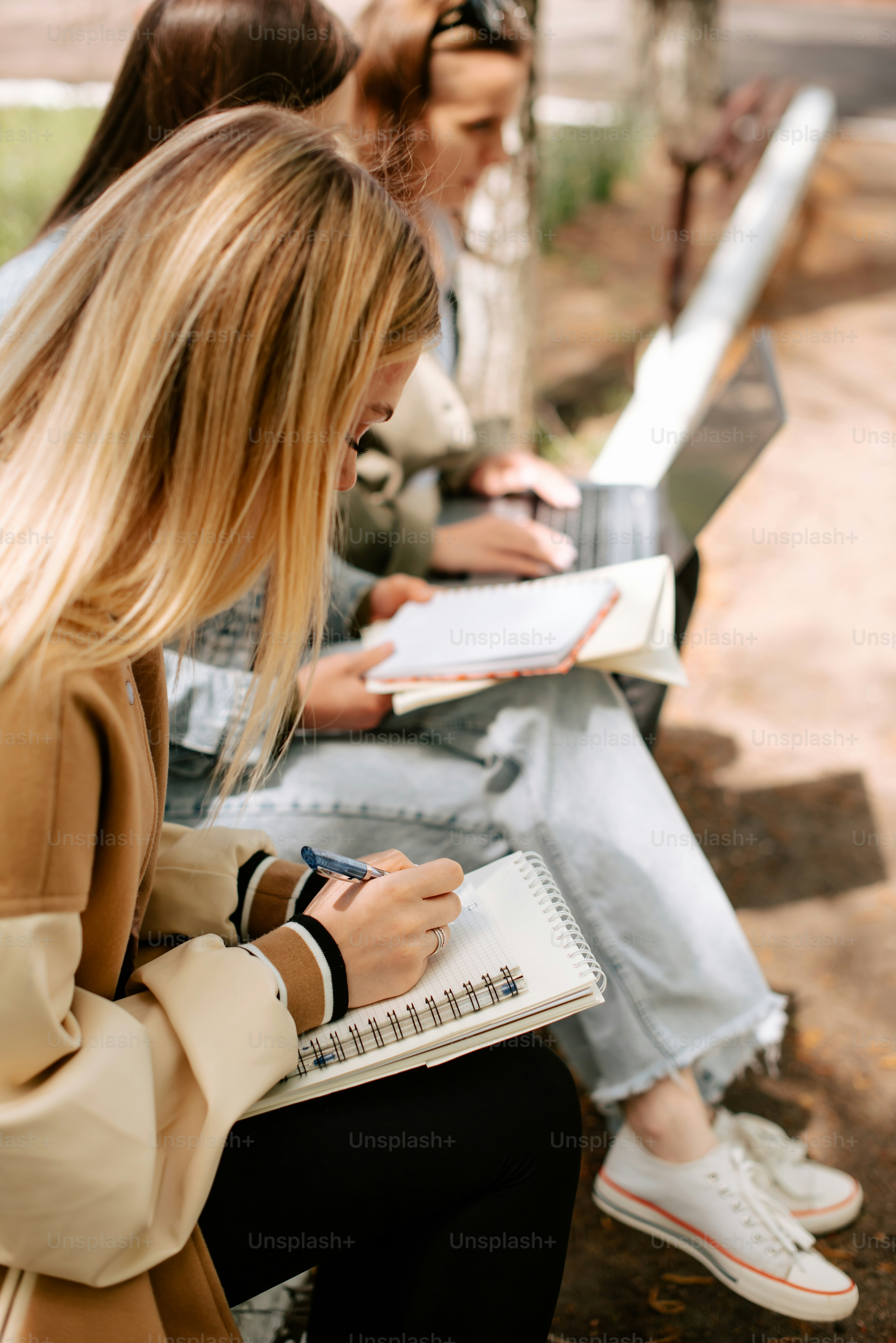 50,000+ Study Hard Pictures | Download Free Images on Unsplash