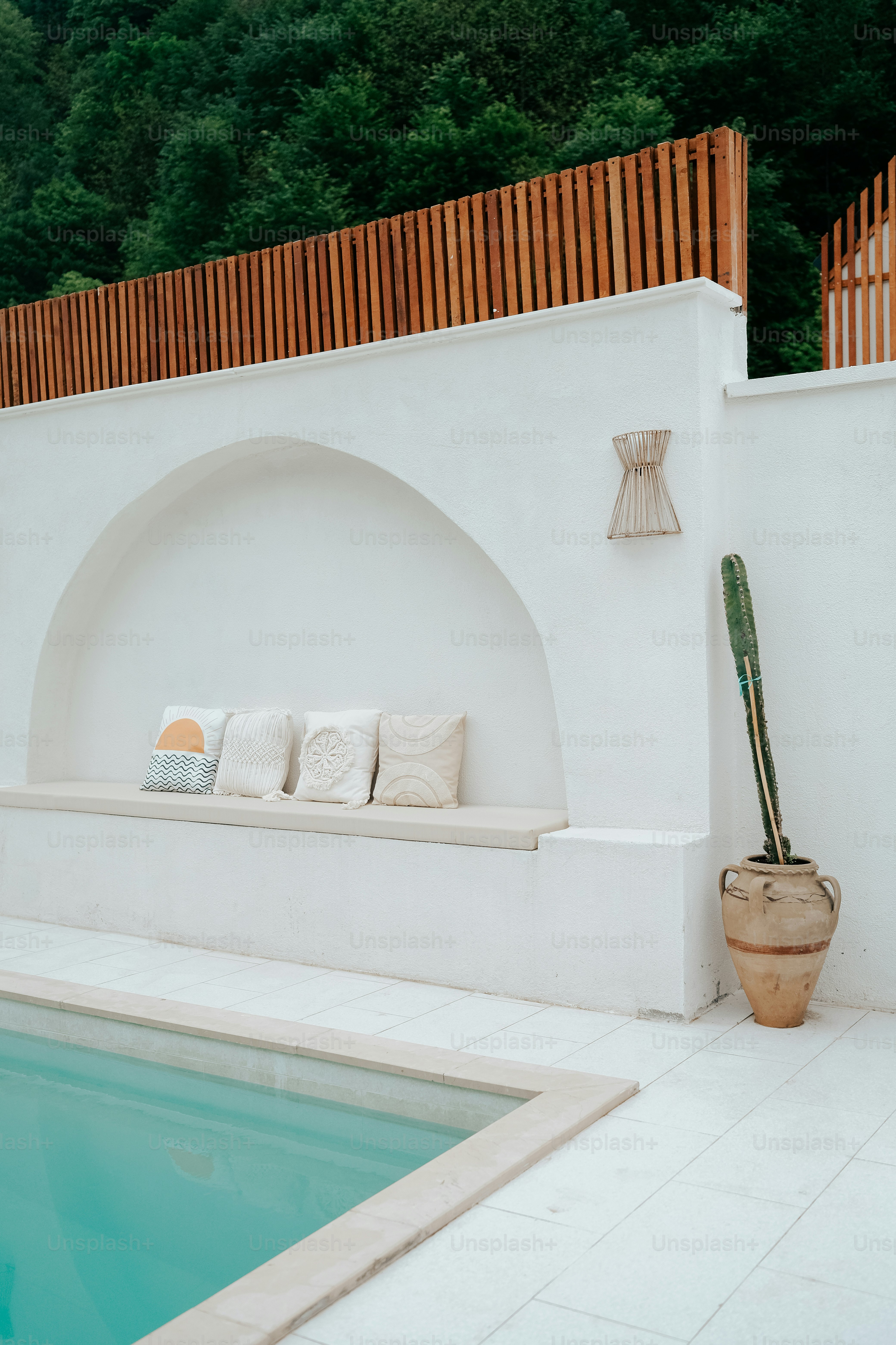 A pool with a bench next to it photo – Backyard pool Image on Unsplash