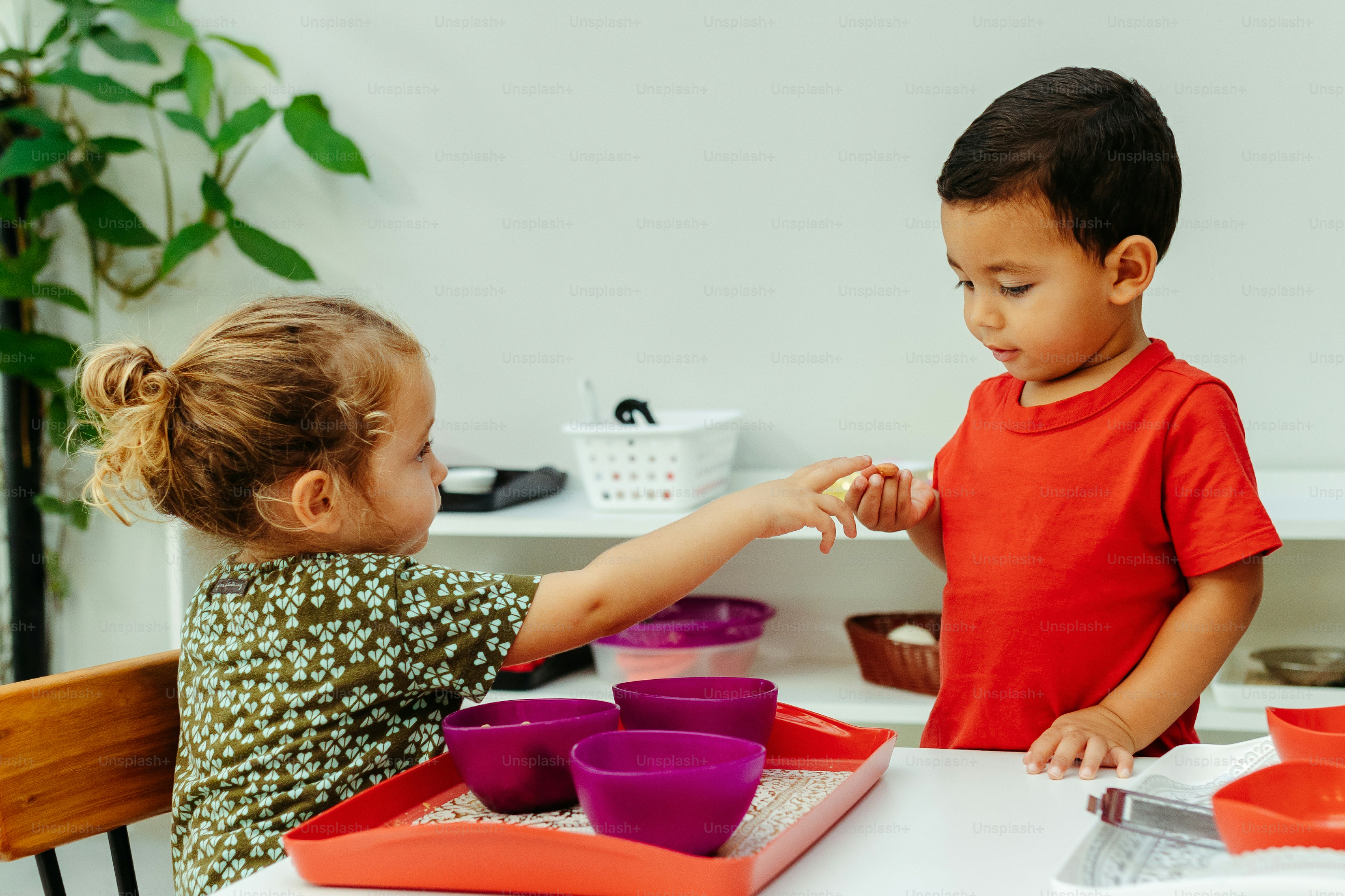 A group of children sitting at a table eating photo – Pre school Image ...