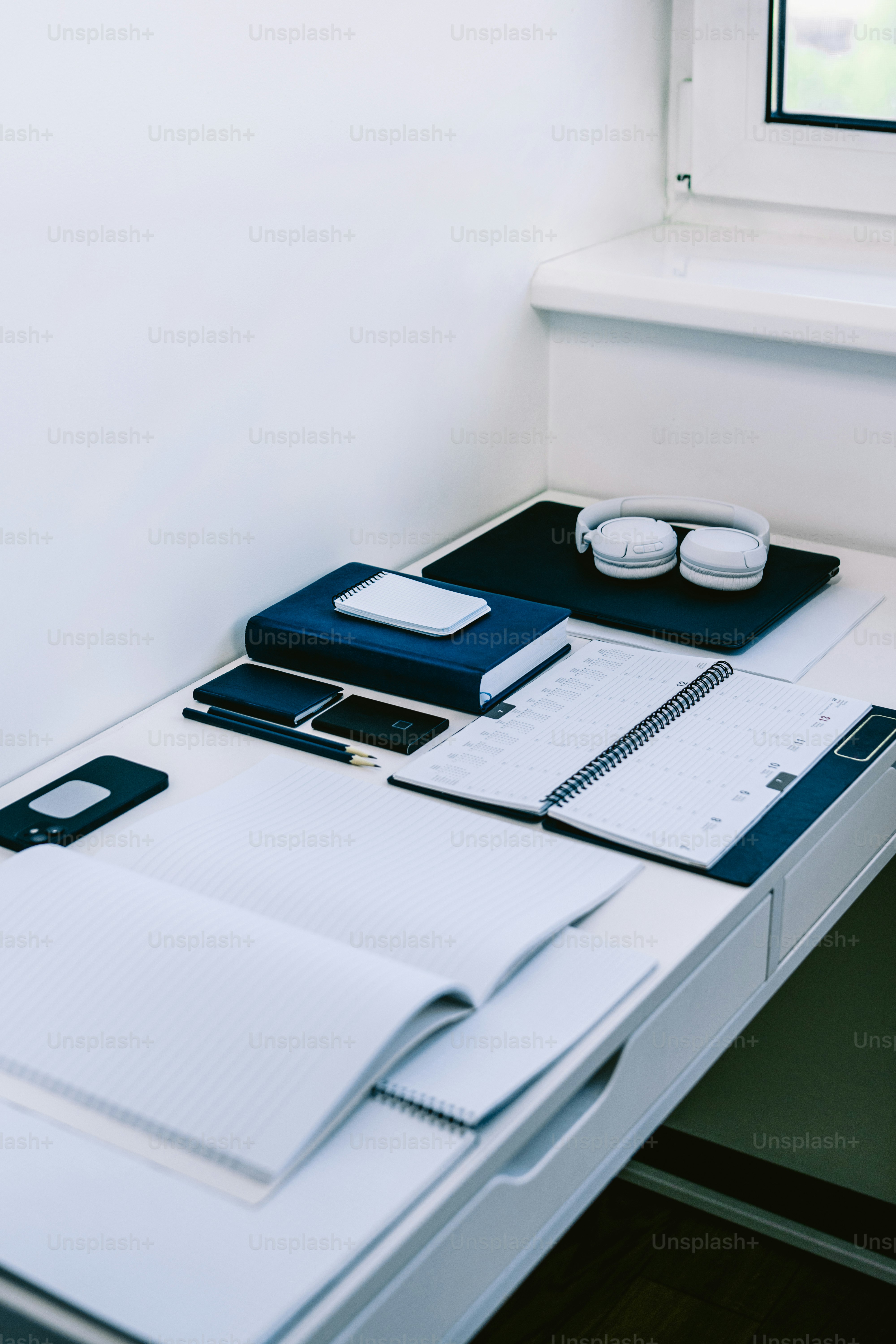 Working Table Pictures | Download Free Images on Unsplash